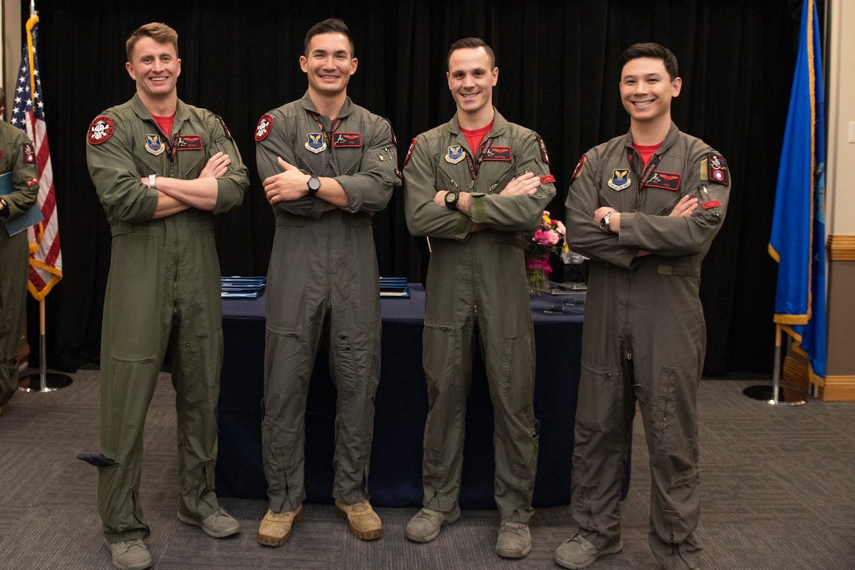 Joining the select few: 500th pilot qualifies for B-2 Spirit > Whiteman ...