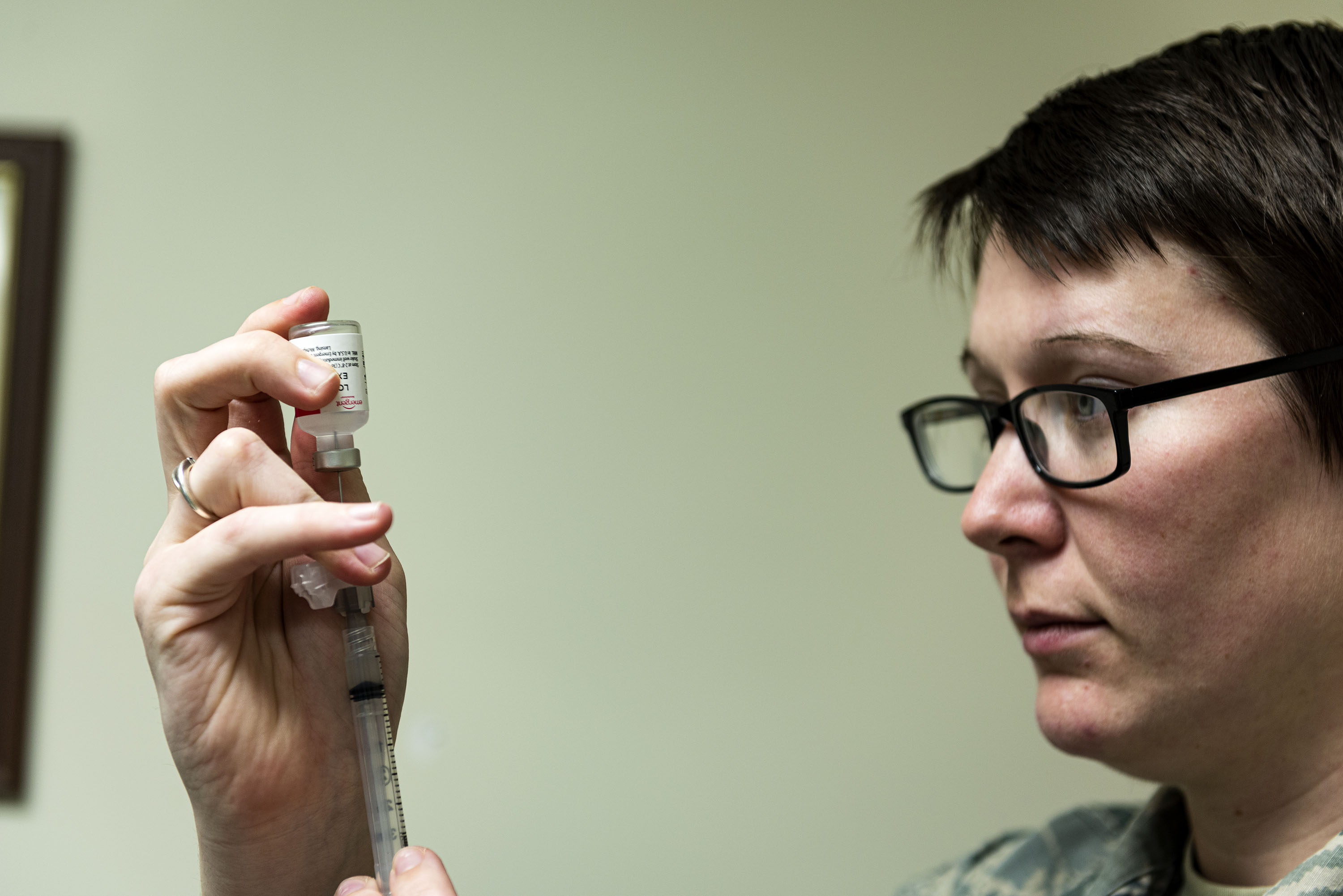 Immunizations “draws” in Airmen for vaccine > Moody Air Force Base ...