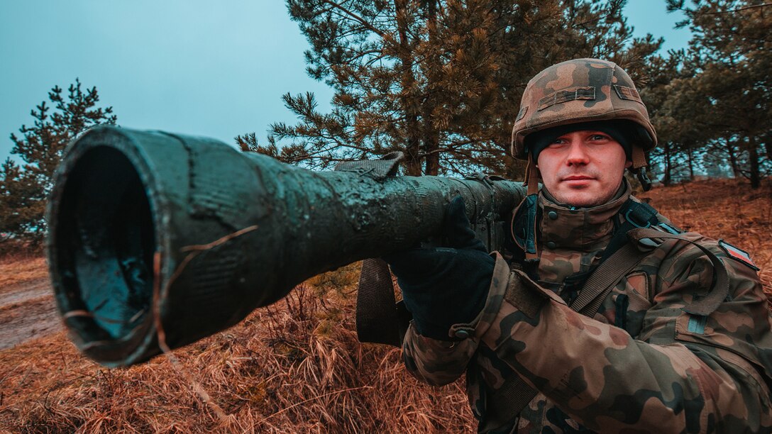 Polish and Romanian Soldiers work together in support of NATO's enhanced Forward Presence Battle ...