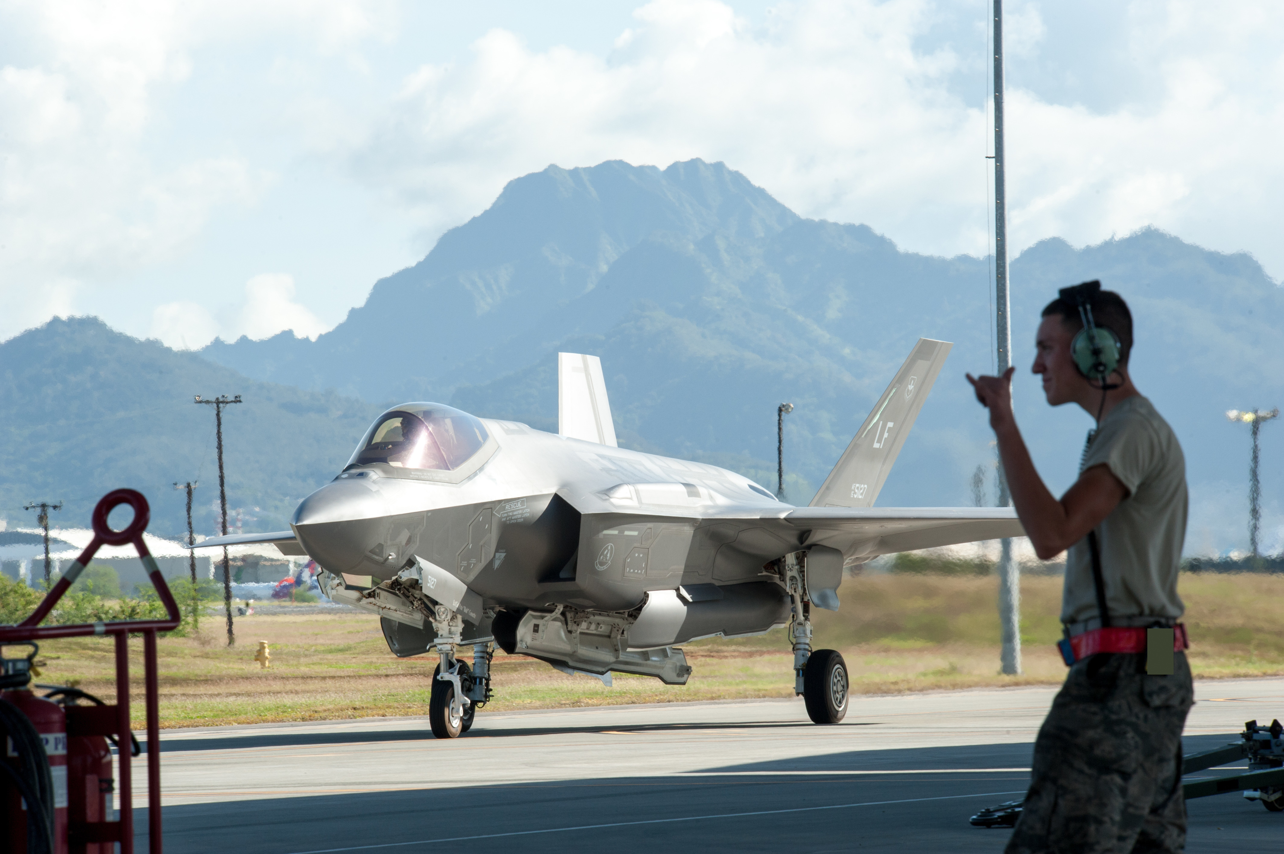 Stealth fighters combine airpower in new fighter exercise > 154th Wing ...