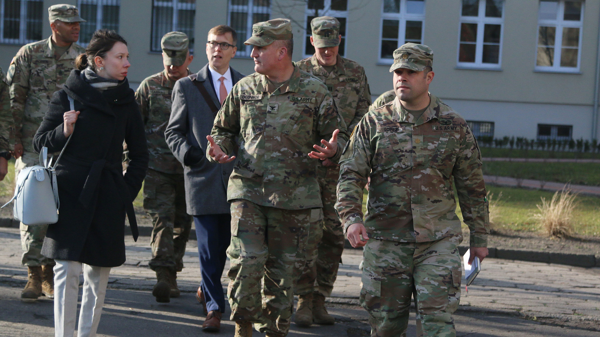 1st Infantry Division FWD welcomes Hannah Thoburn of the Senate Foreign ...