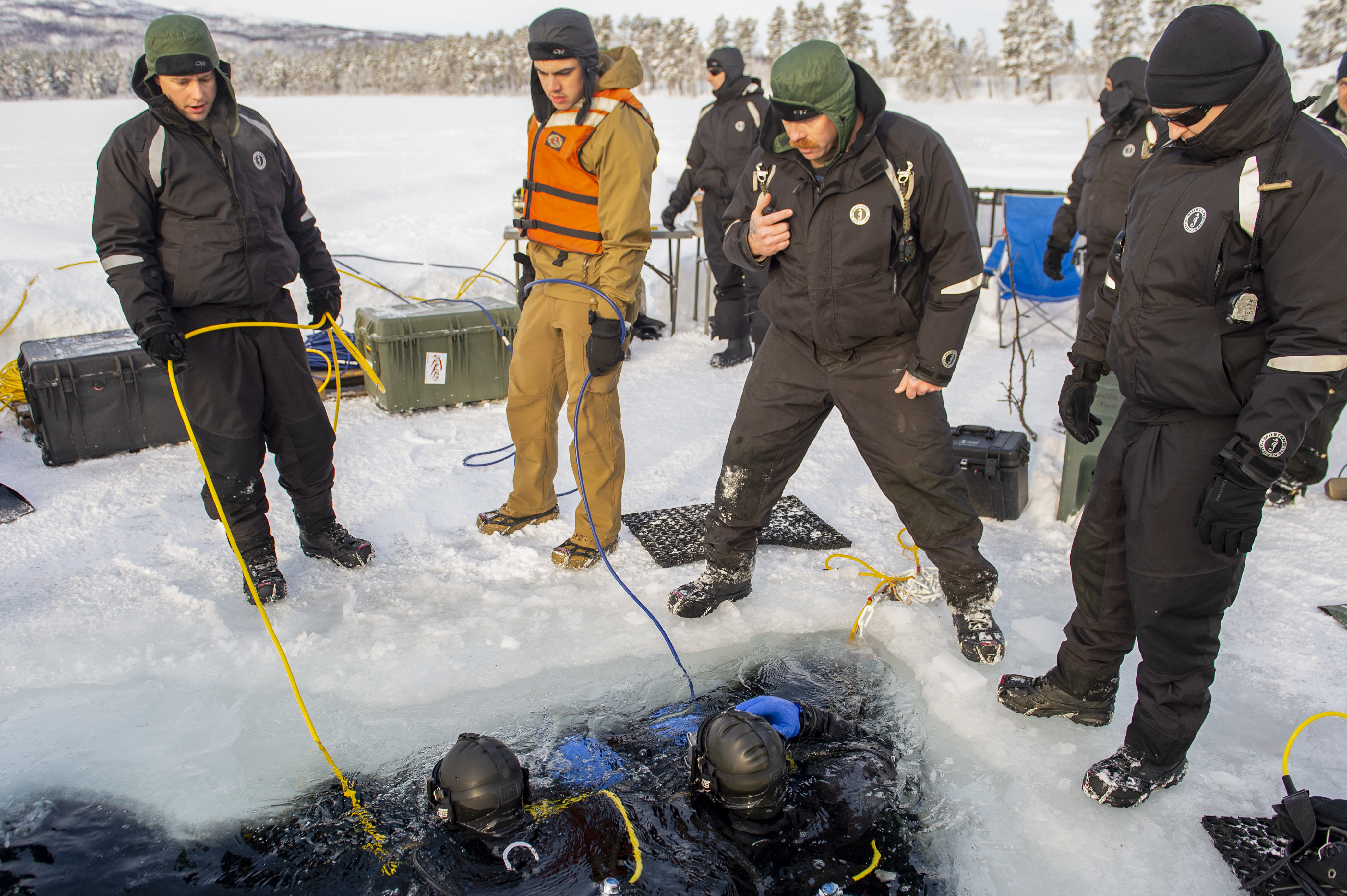 UCT-1 Completes Ice Diving Operations during Exercise Cold Response ...