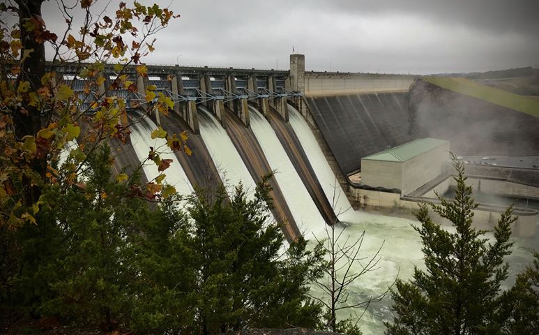 Table Rock Dam spillway at work
