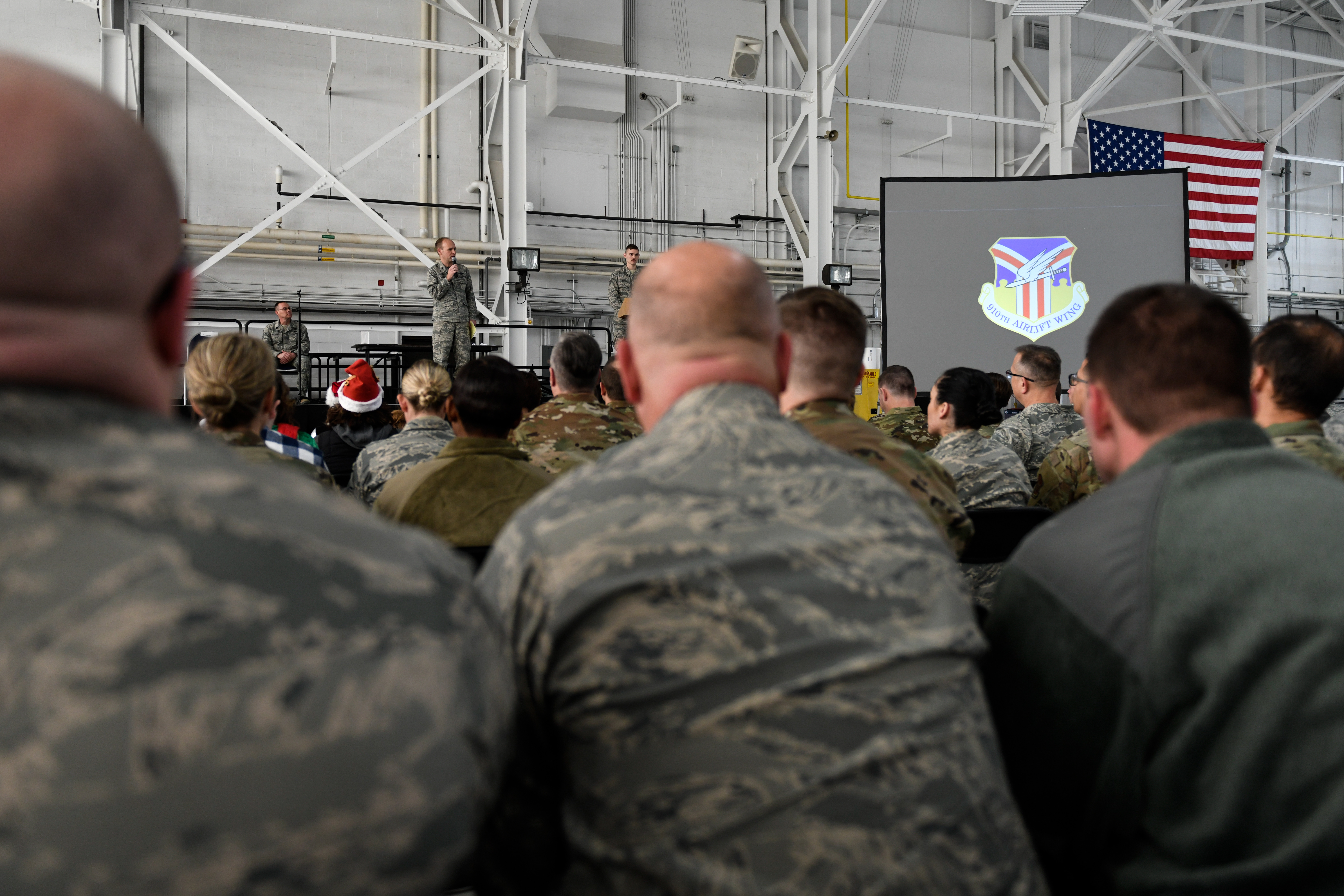 Commander's call informs and recognizes Airmen > Youngstown Air Reserve ...