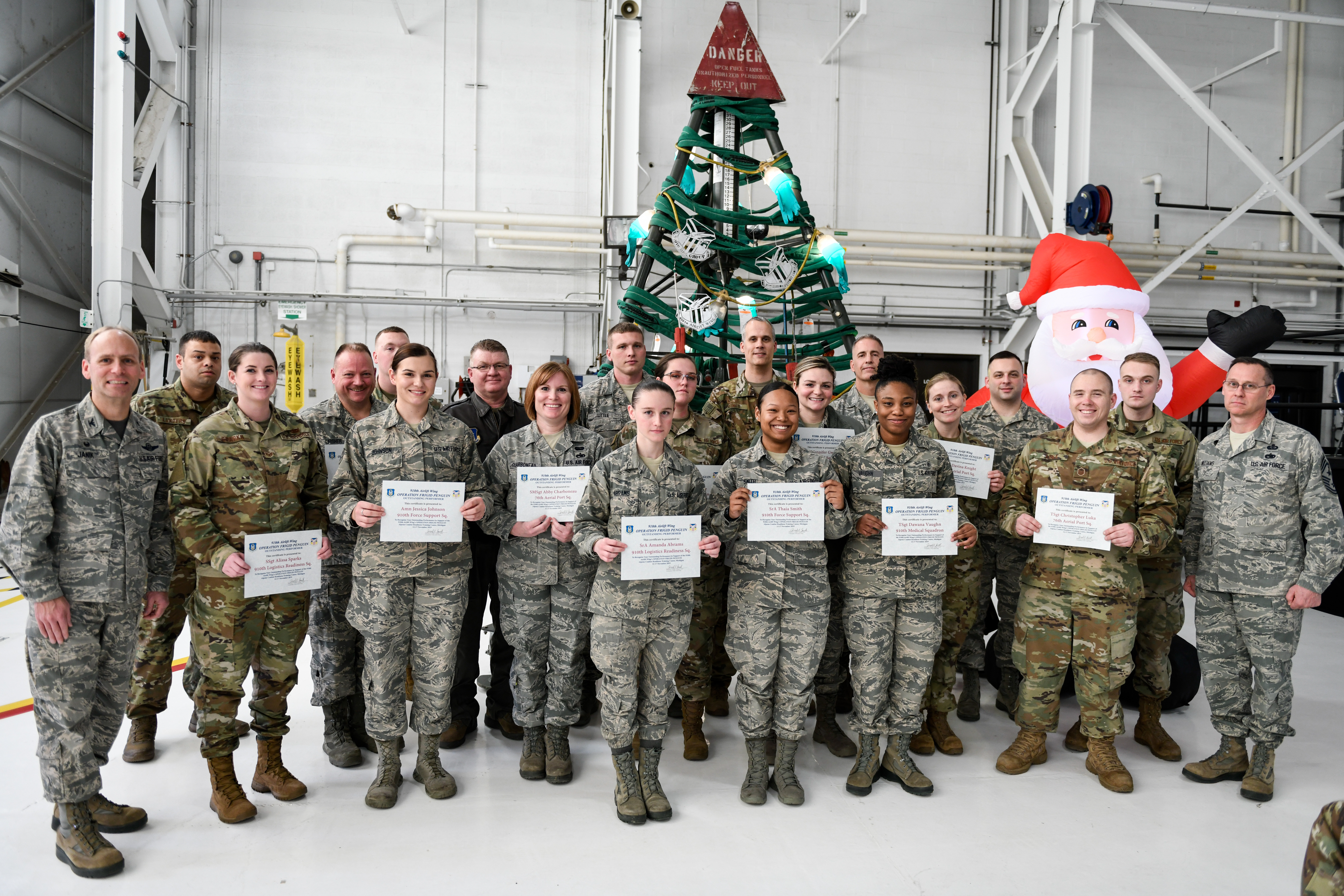 Commander's call informs and recognizes Airmen > Youngstown Air Reserve ...