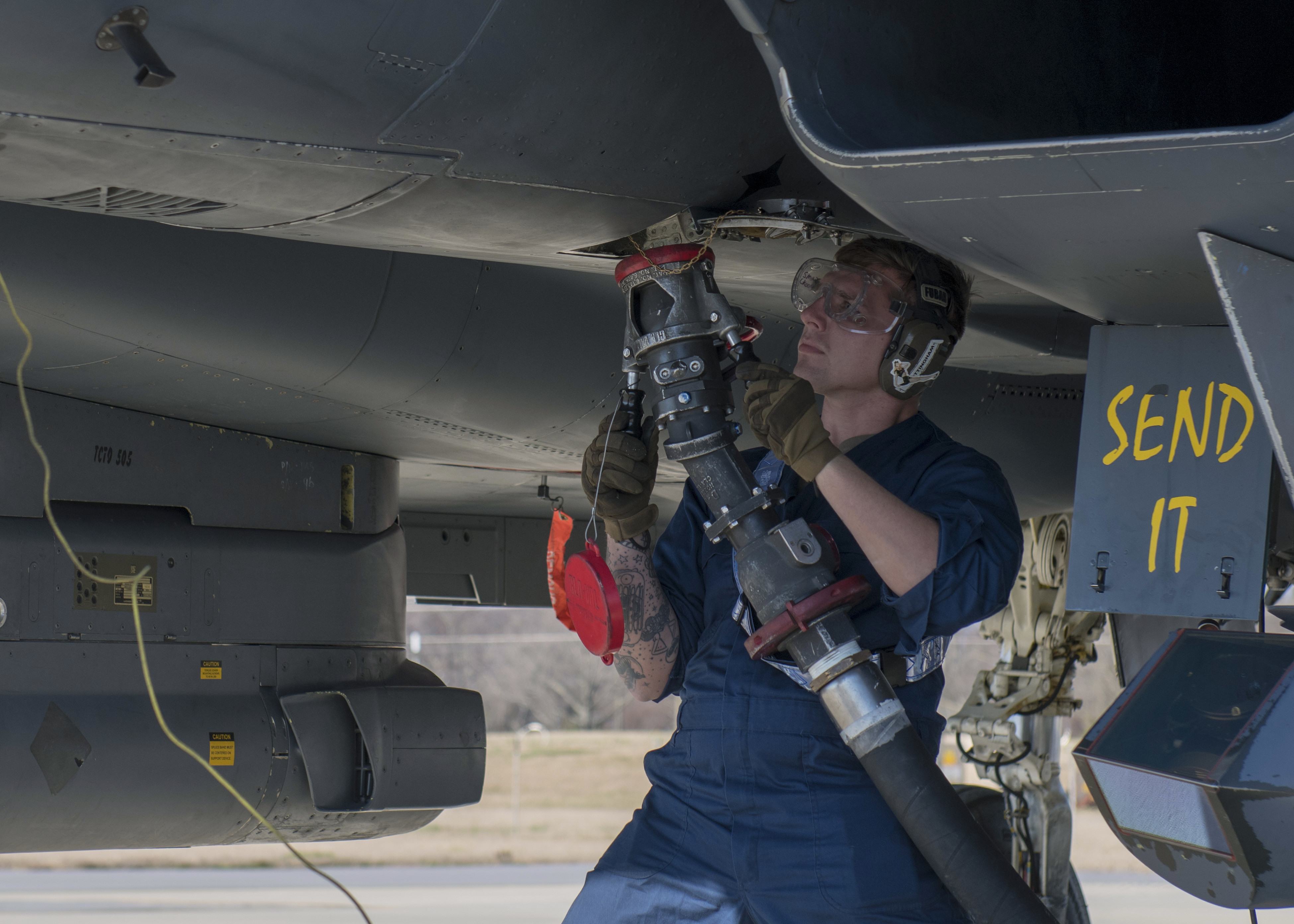 SJ Airmen Conduct Hot-Pit Refueling Technique > Air Combat Command ...