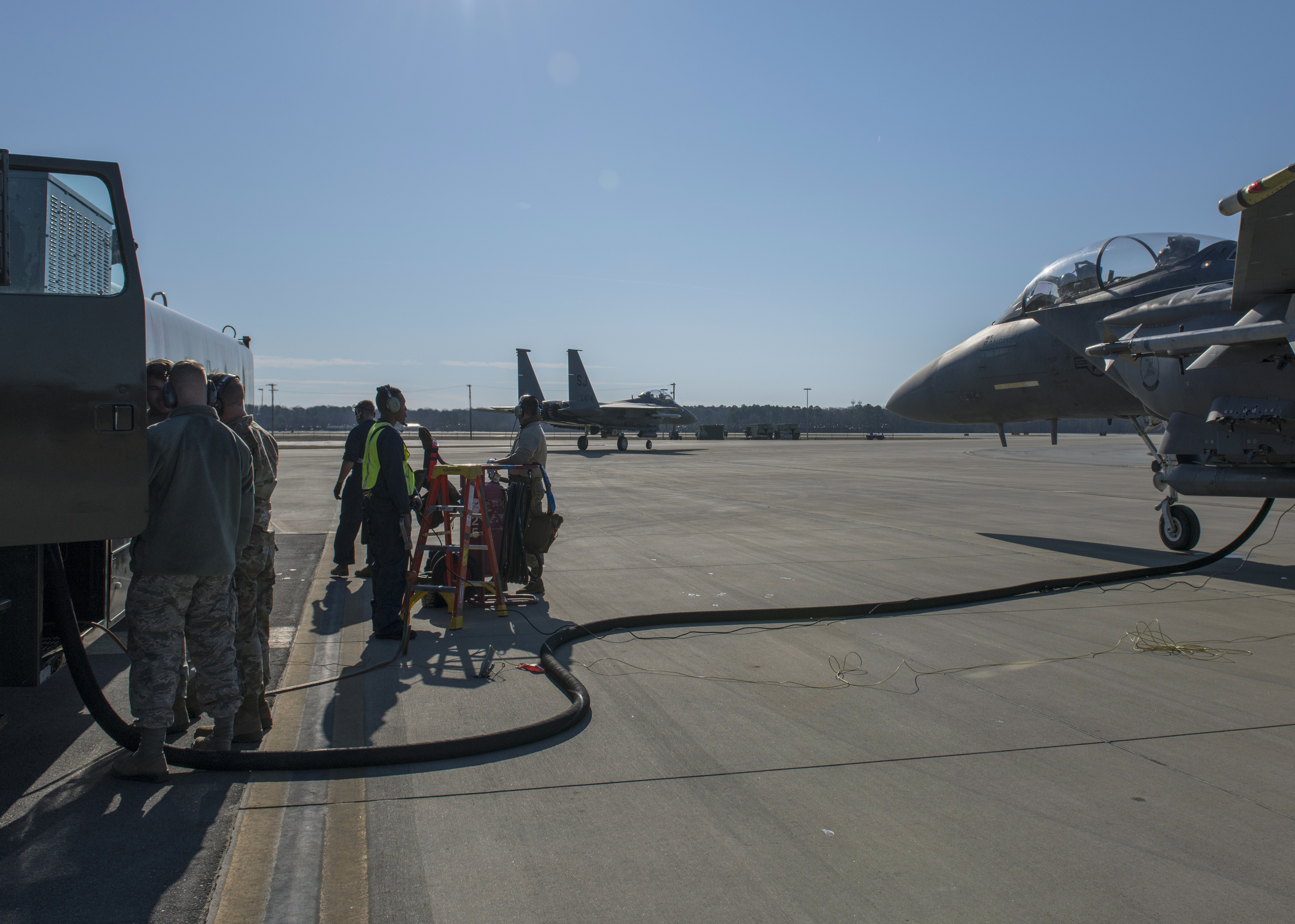 SJ Airmen Conduct Hot-Pit Refueling Technique > Air Combat Command ...