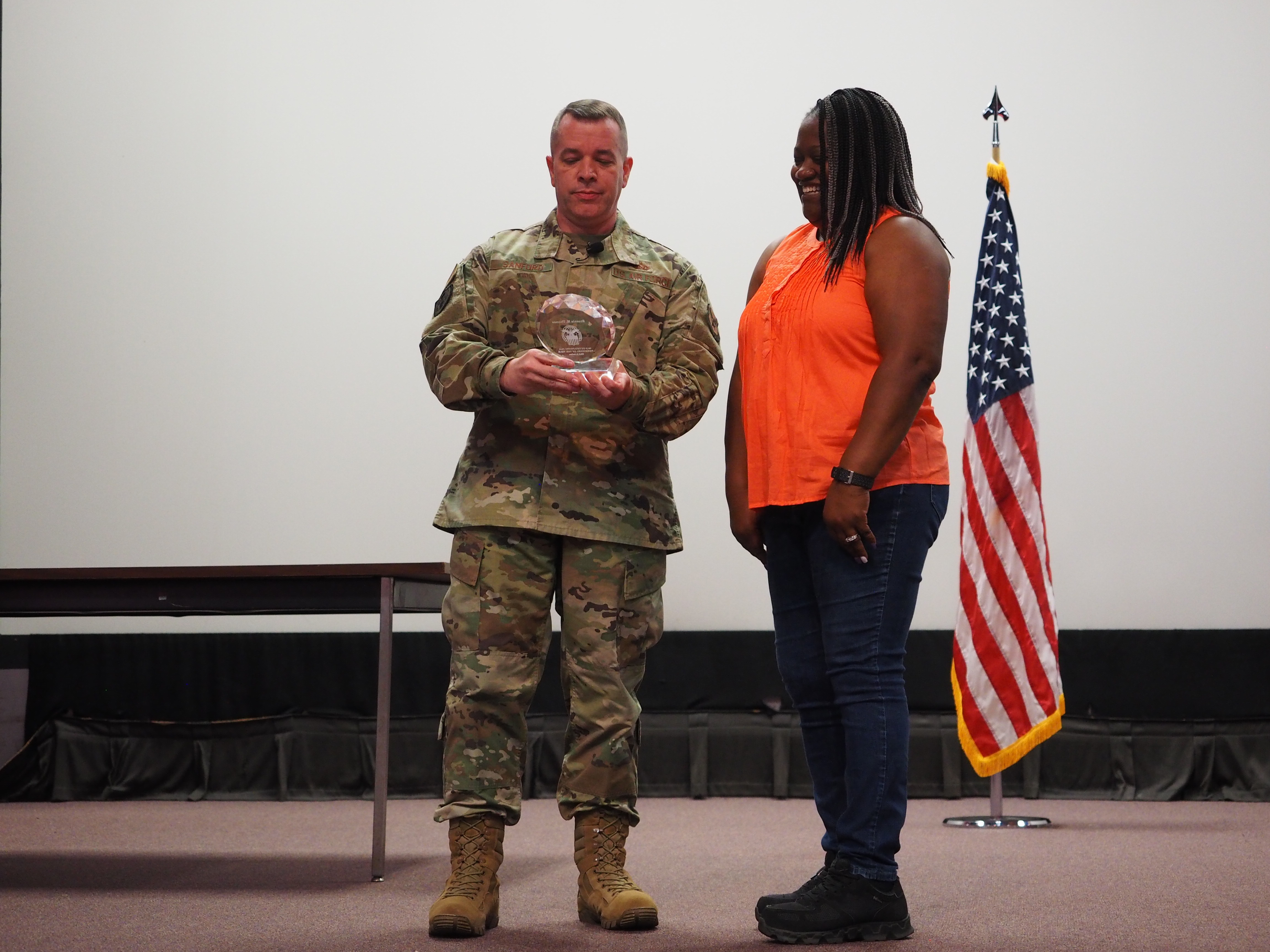 Thomas receives outstanding DLA Personnel of the Year Award > Defense ...