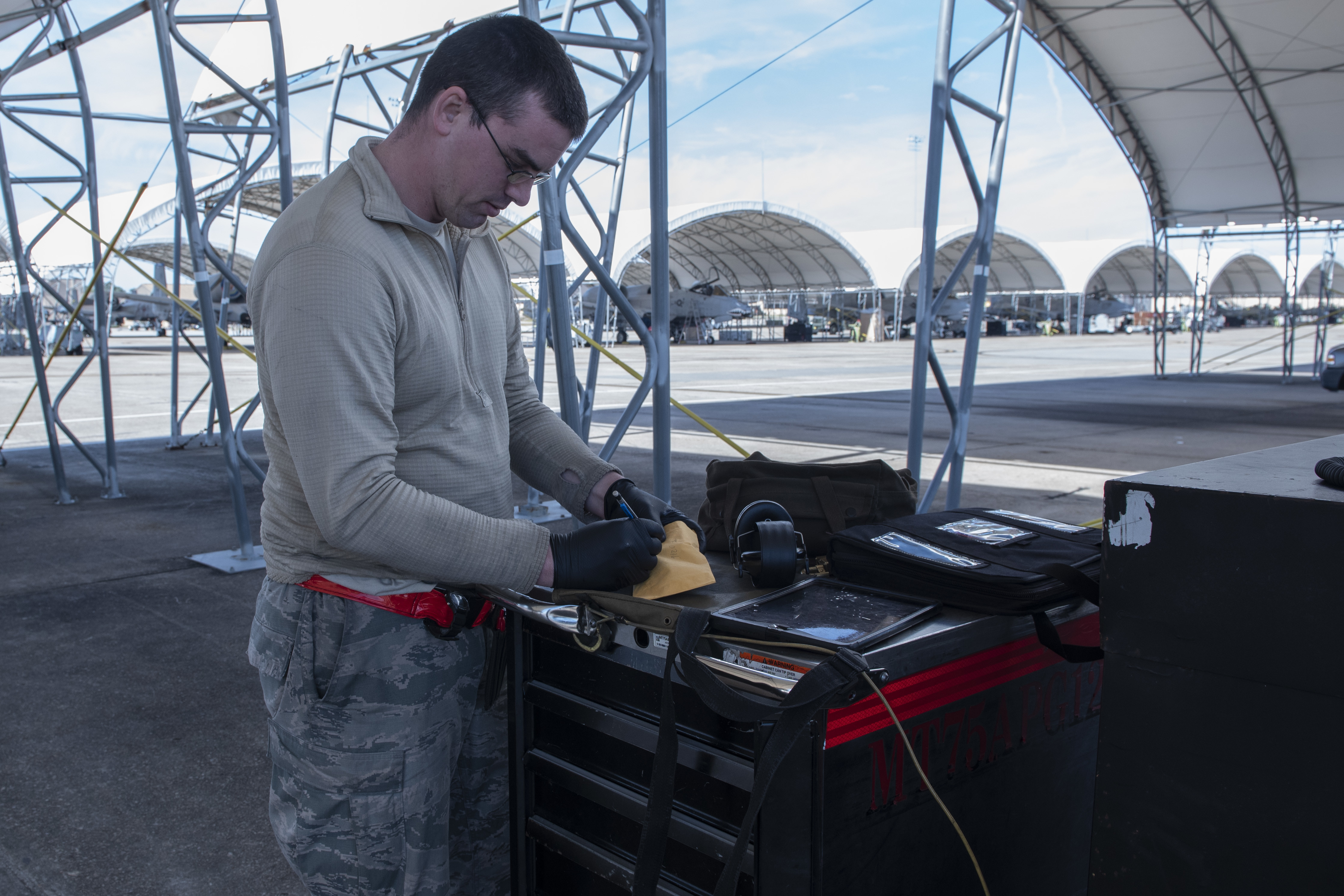 Maintainers perform joint oil analysis > Moody Air Force Base > Article ...
