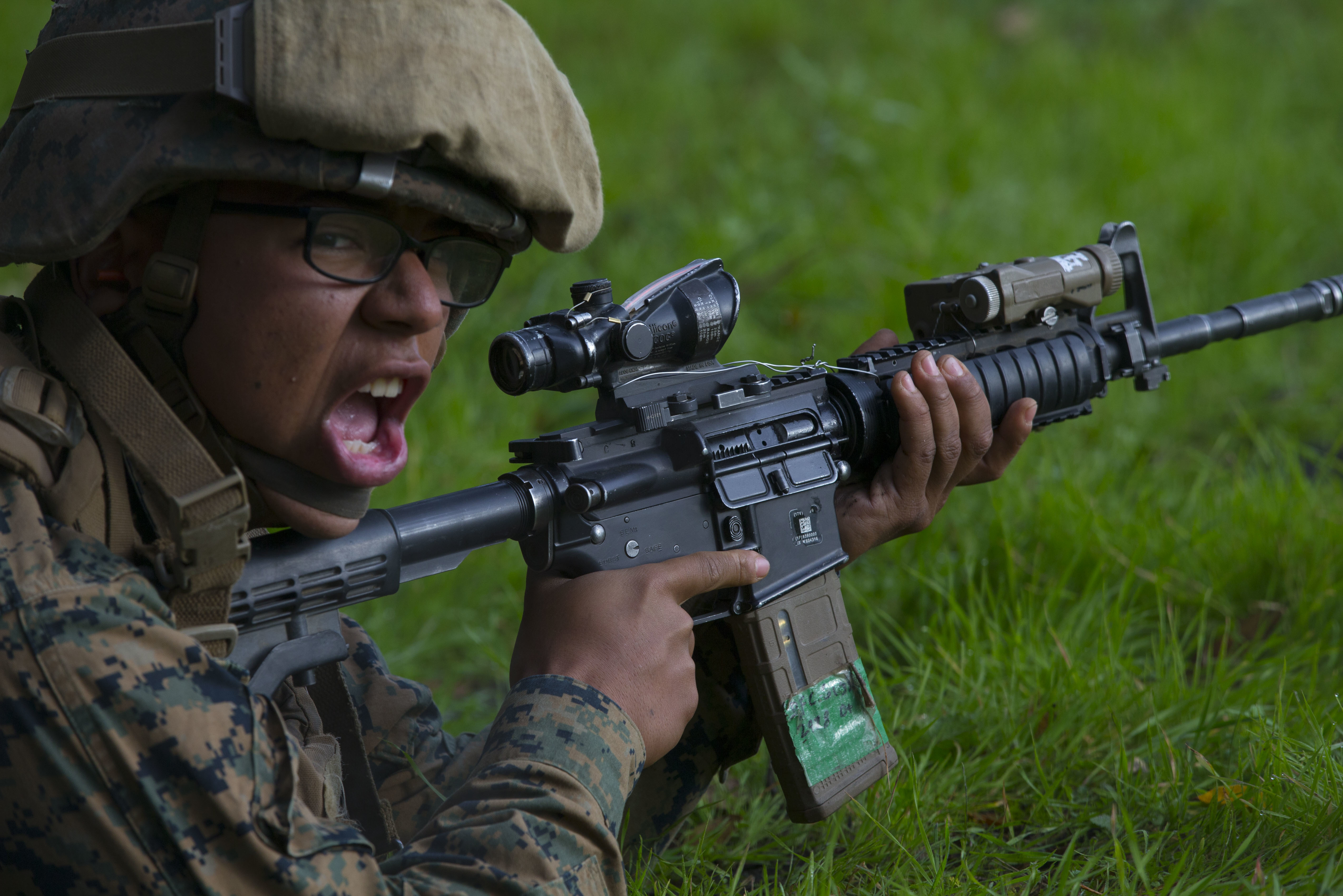 Rifleman students buddy rush live-fire range > Marine Corps Base Camp ...