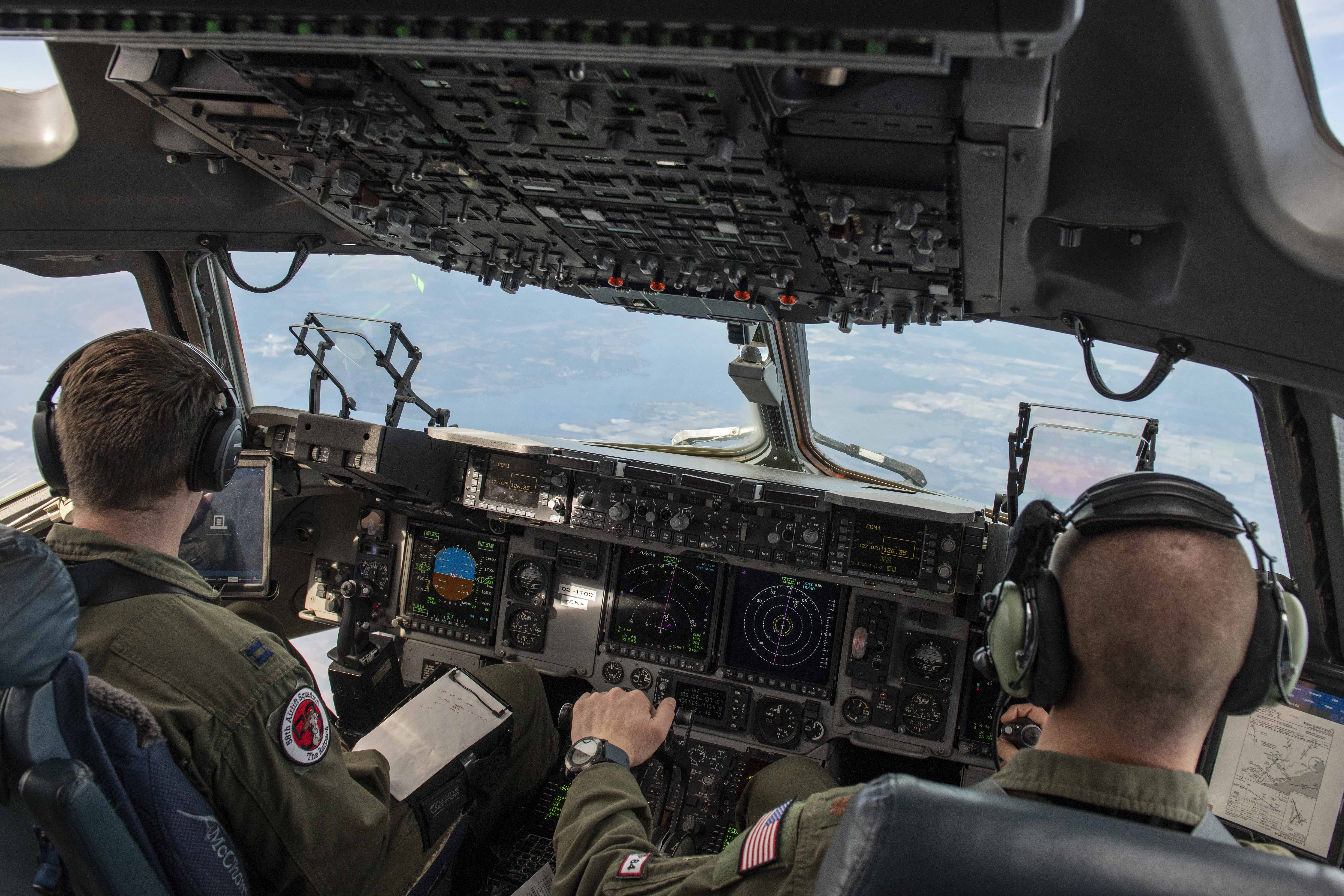 Mobility aviators from Altus AFB inspire youth at Aviation Day > Air ...