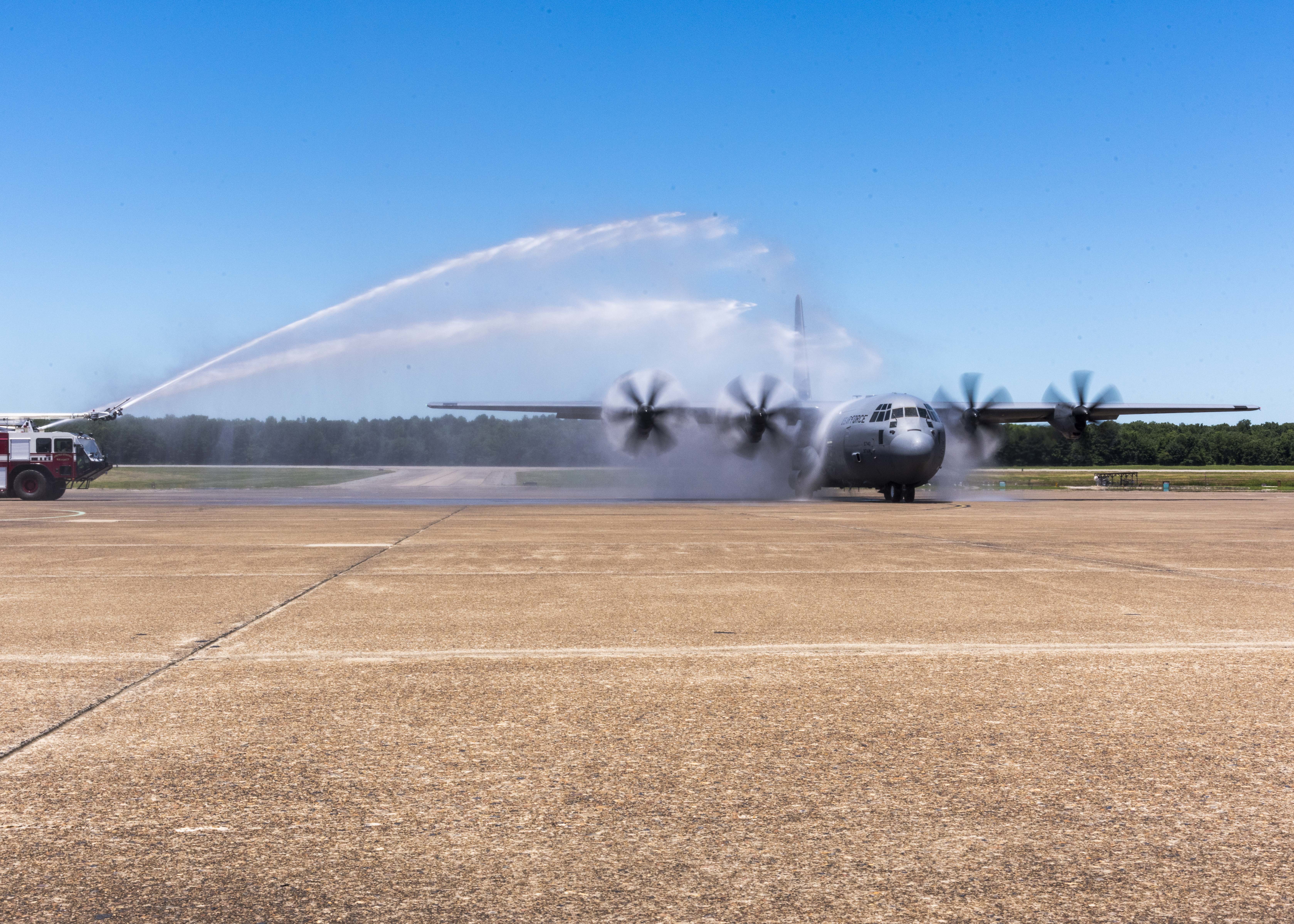 913th Airlift Group deputy commander final flight > 913th Airlift Group ...