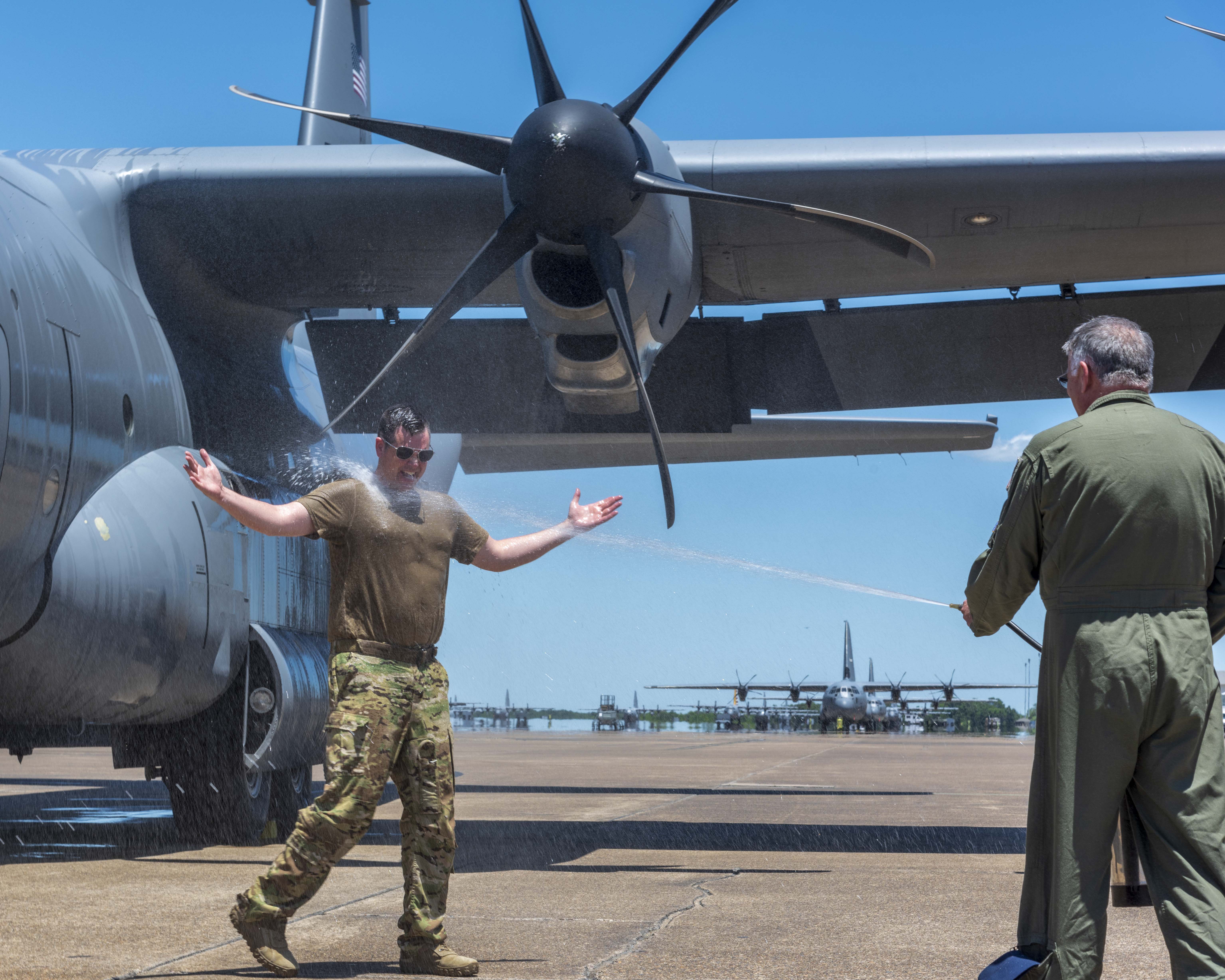 913th Airlift Group deputy commander final flight > 913th Airlift Group ...