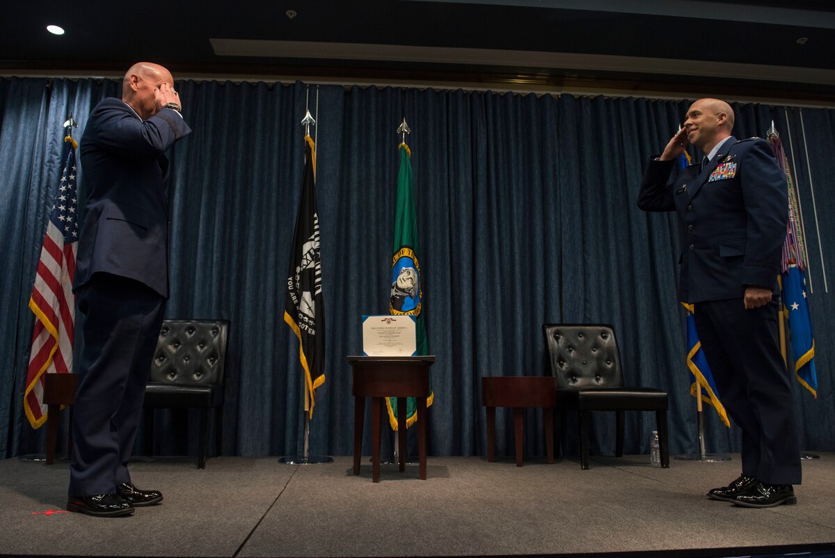 Team Fairchild welcomes new commander to famous 92nd > Fairchild Air ...