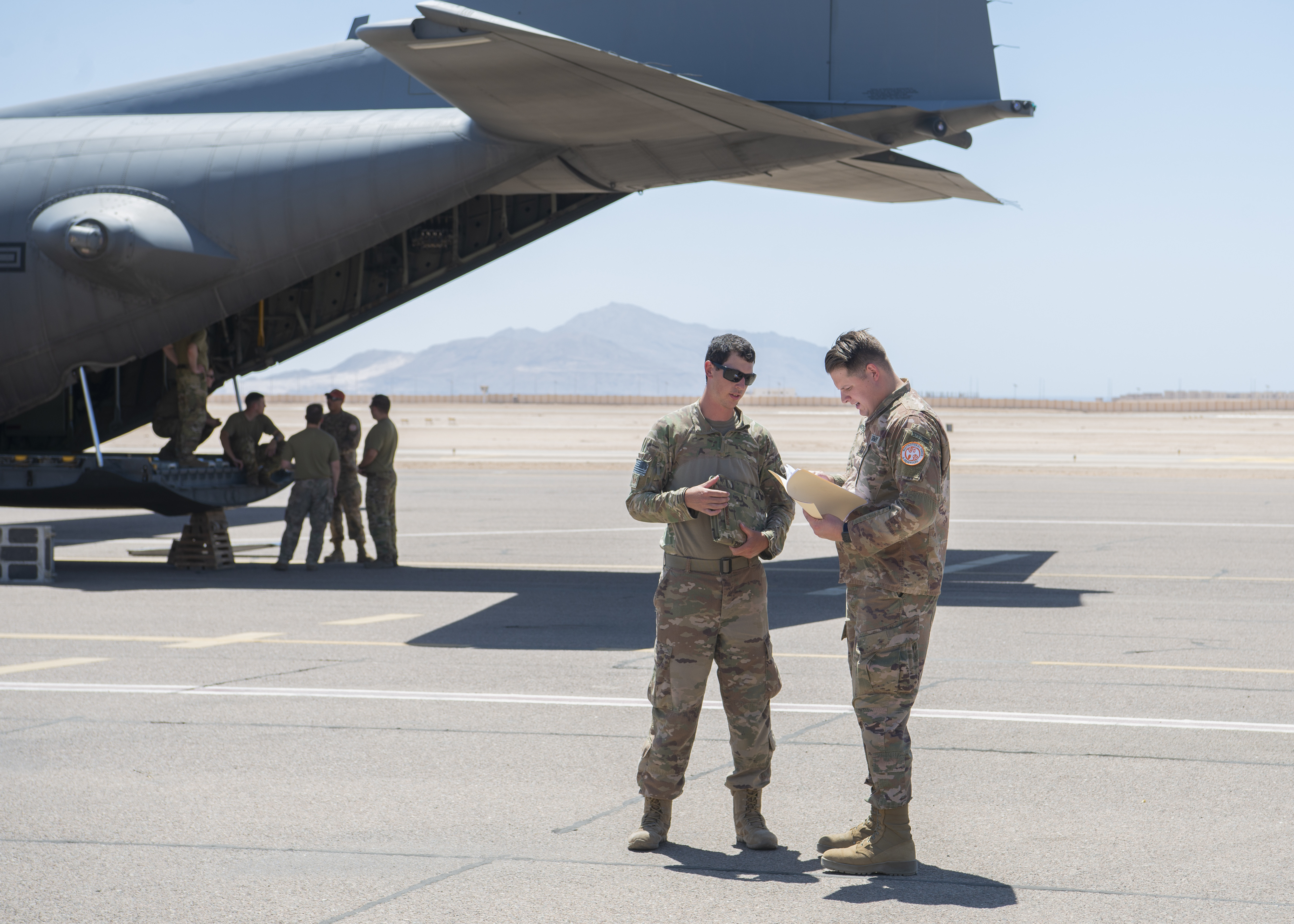 779th EAS partners with QRT to move cargo > U.S. Air Forces Central ...