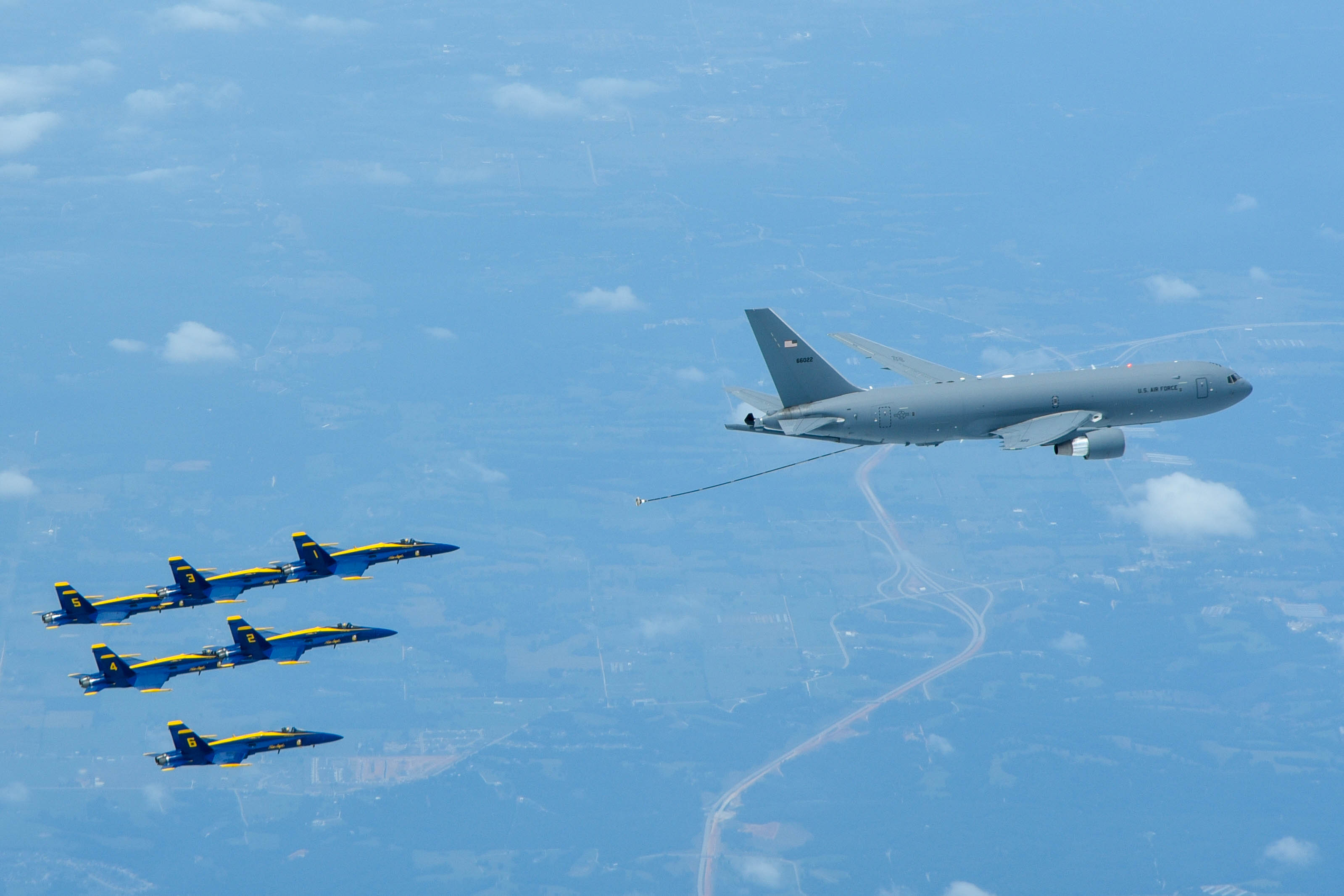 931 ARW refuels Blue Angels for first time with KC-46 > 931st Air ...