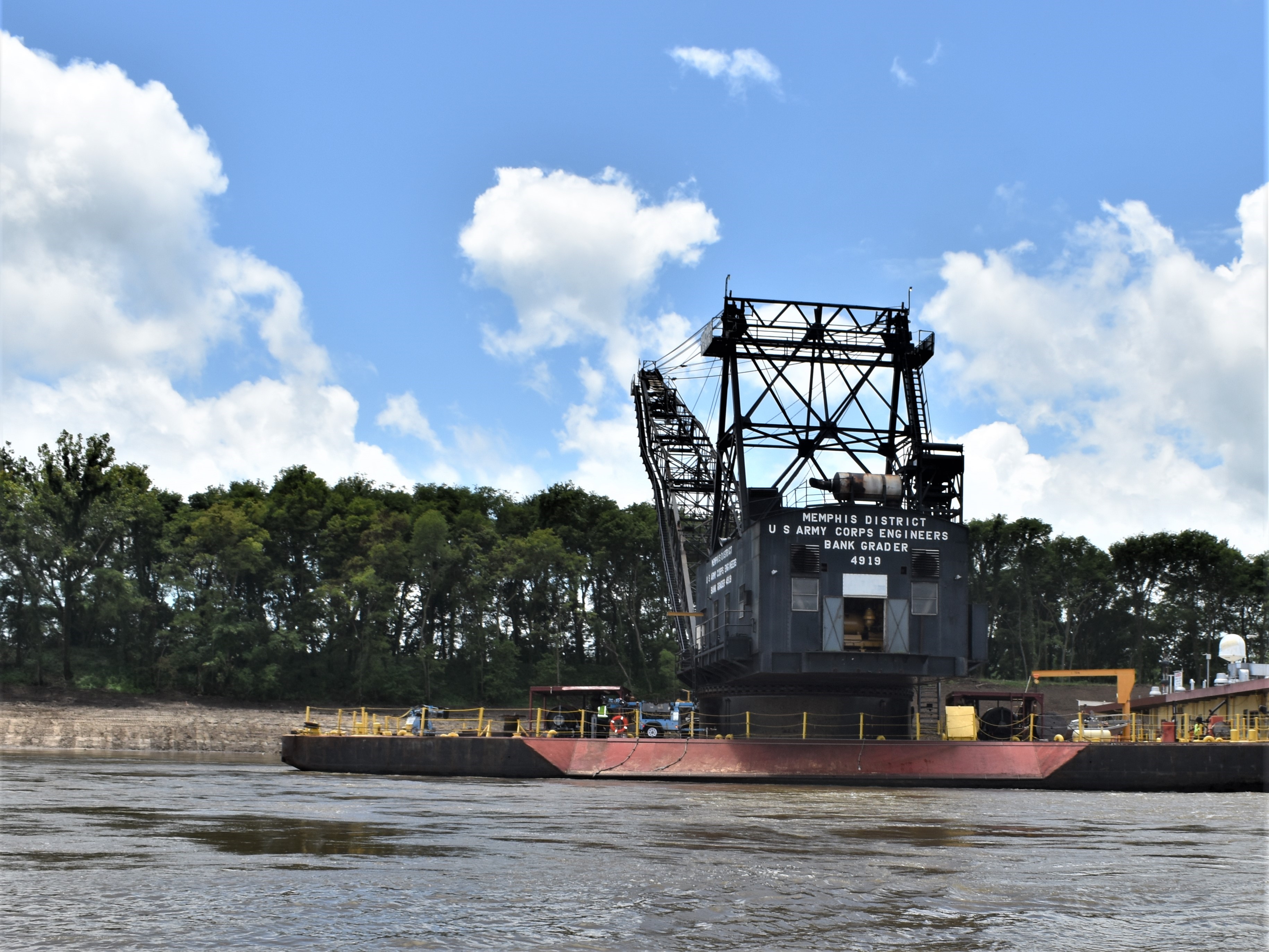 Bank Grading Unit paves way for commerce, safety > Memphis District ...