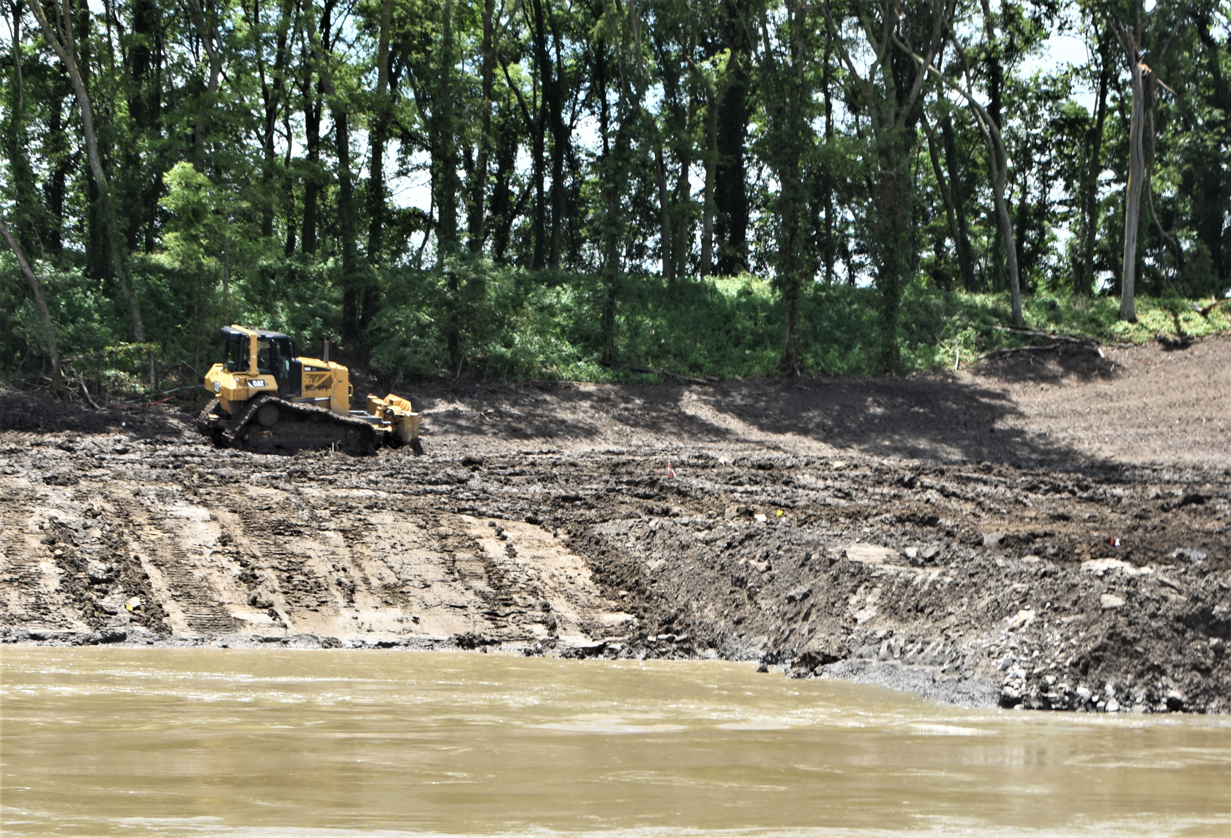 Bank Grading Unit paves way for commerce, safety > Memphis District ...
