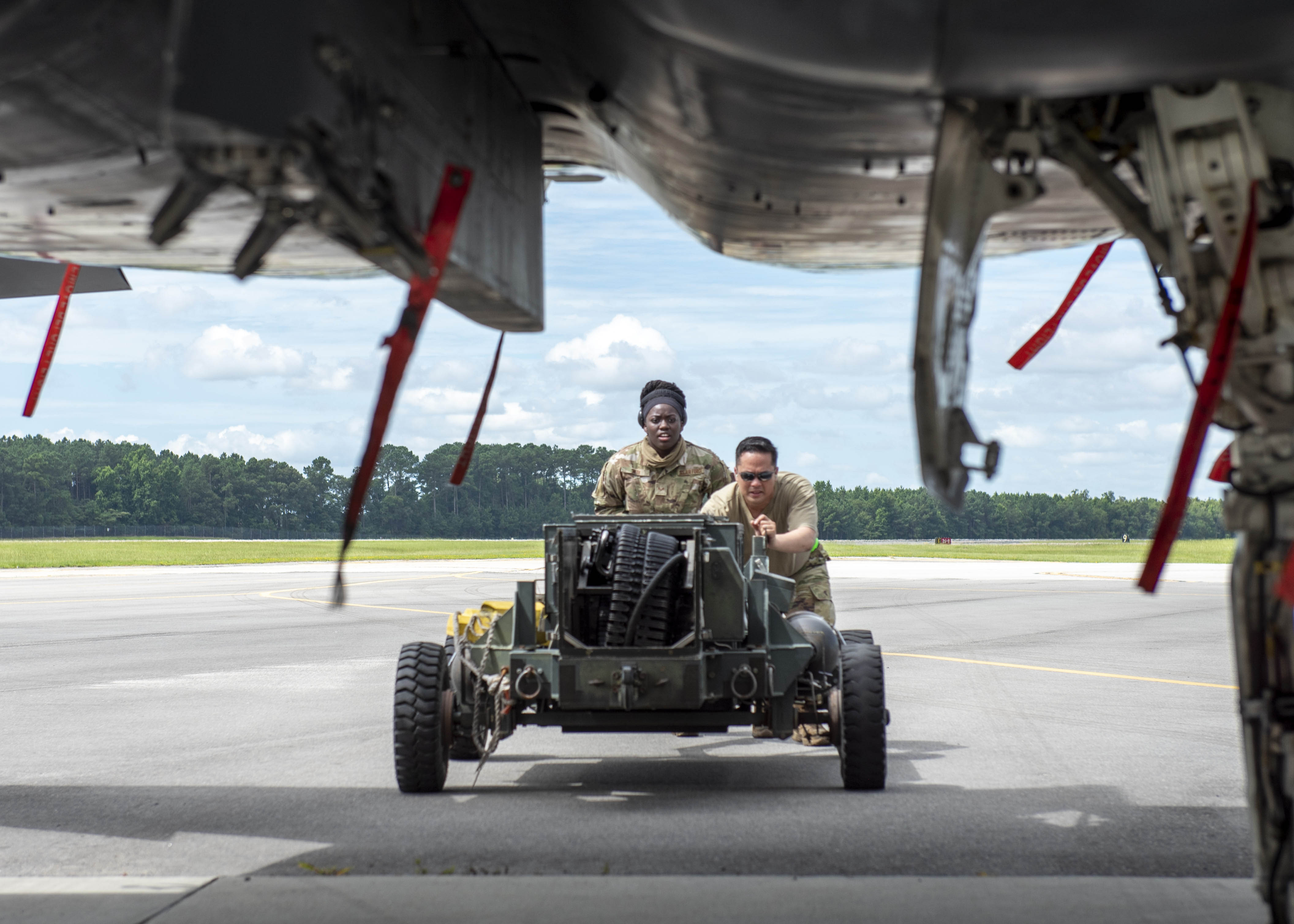 4th MXG Airmen Compete in Quarterly Load Crew Competition > Seymour ...