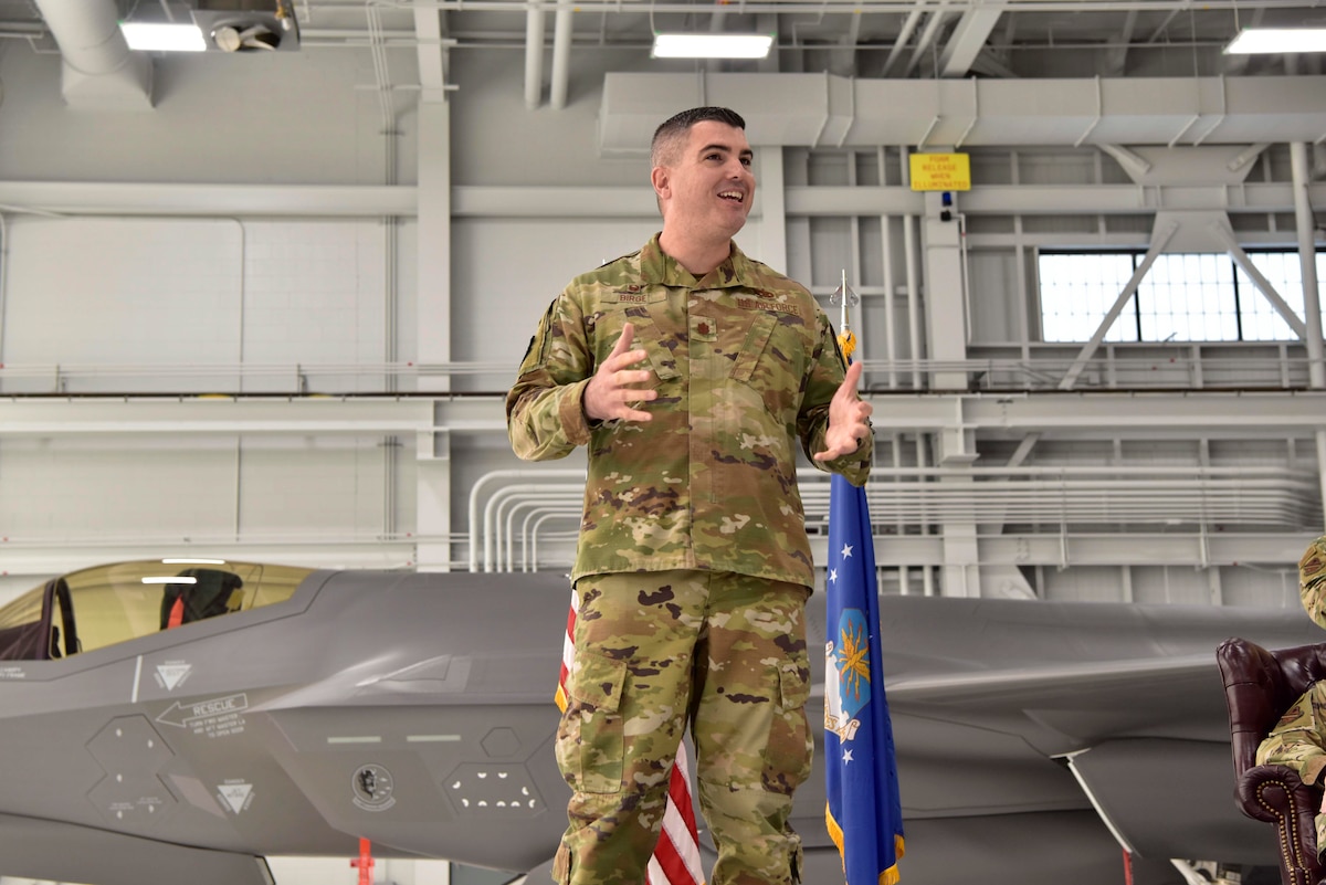 Birge takes command of 354th MXS > Eielson Air Force Base > Display