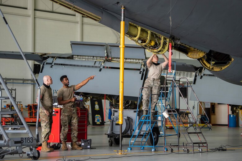 100th MXS Hydraulics section make large impact through boom maintenance ...