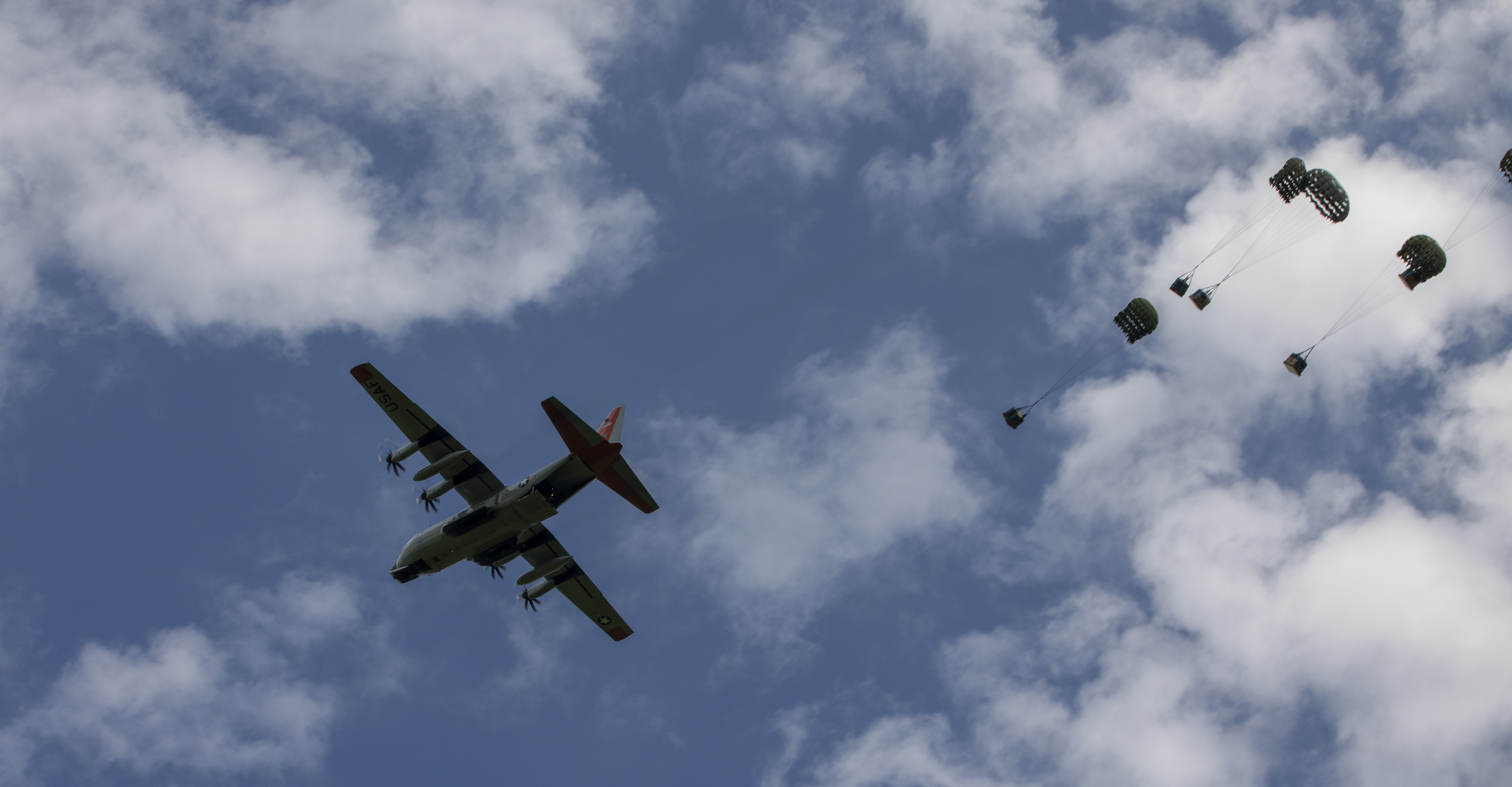 NY Guard logistics Soldiers hone airdrop resupply skills > Defense ...