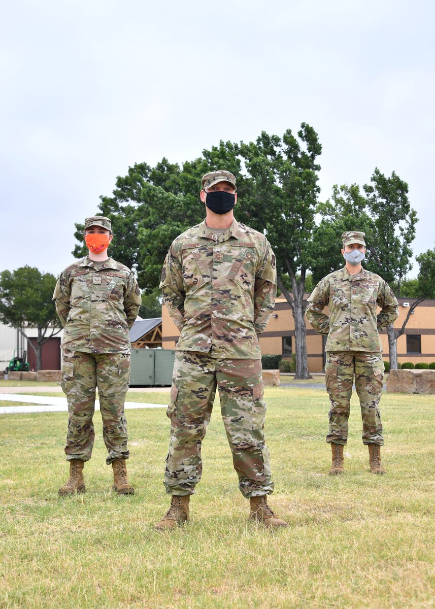 A family who serves together, stays together > 301st Fighter Wing > Display