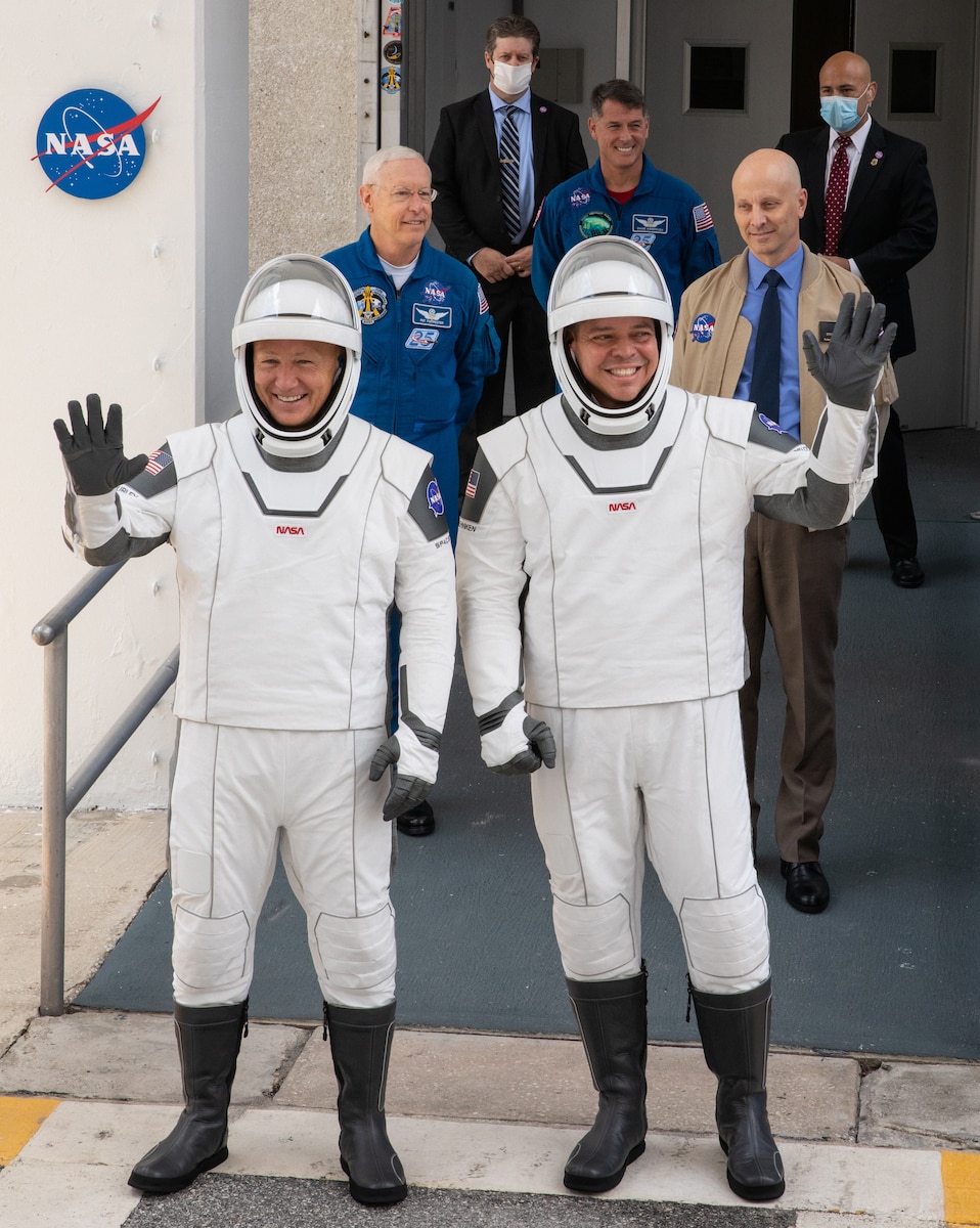 NASA Test Pilots and Astronaut for Launch America Share Common Bond ...
