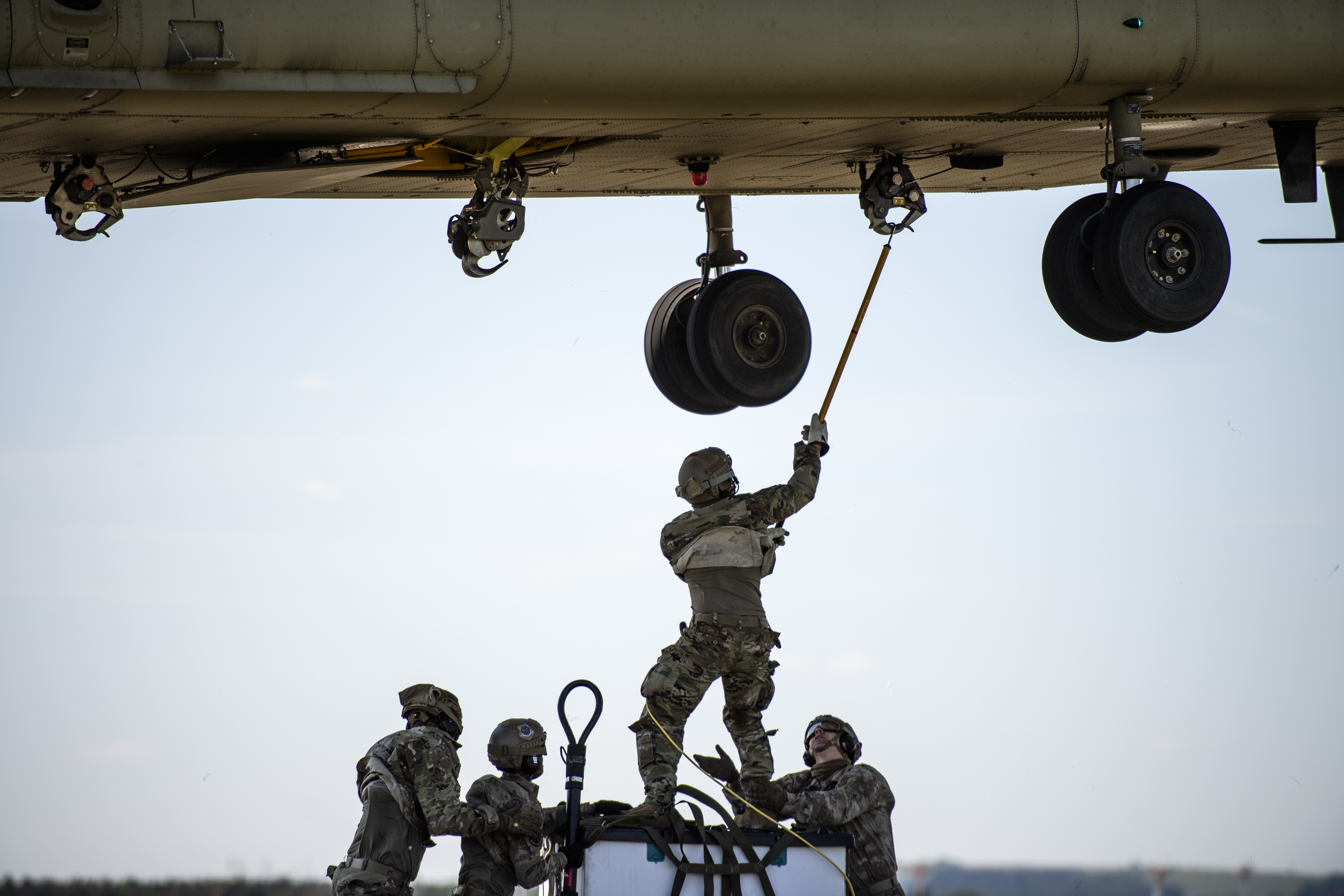 Agile Wolf 20-04: 435th CRG practices sling load ops > U.S. Air Forces ...