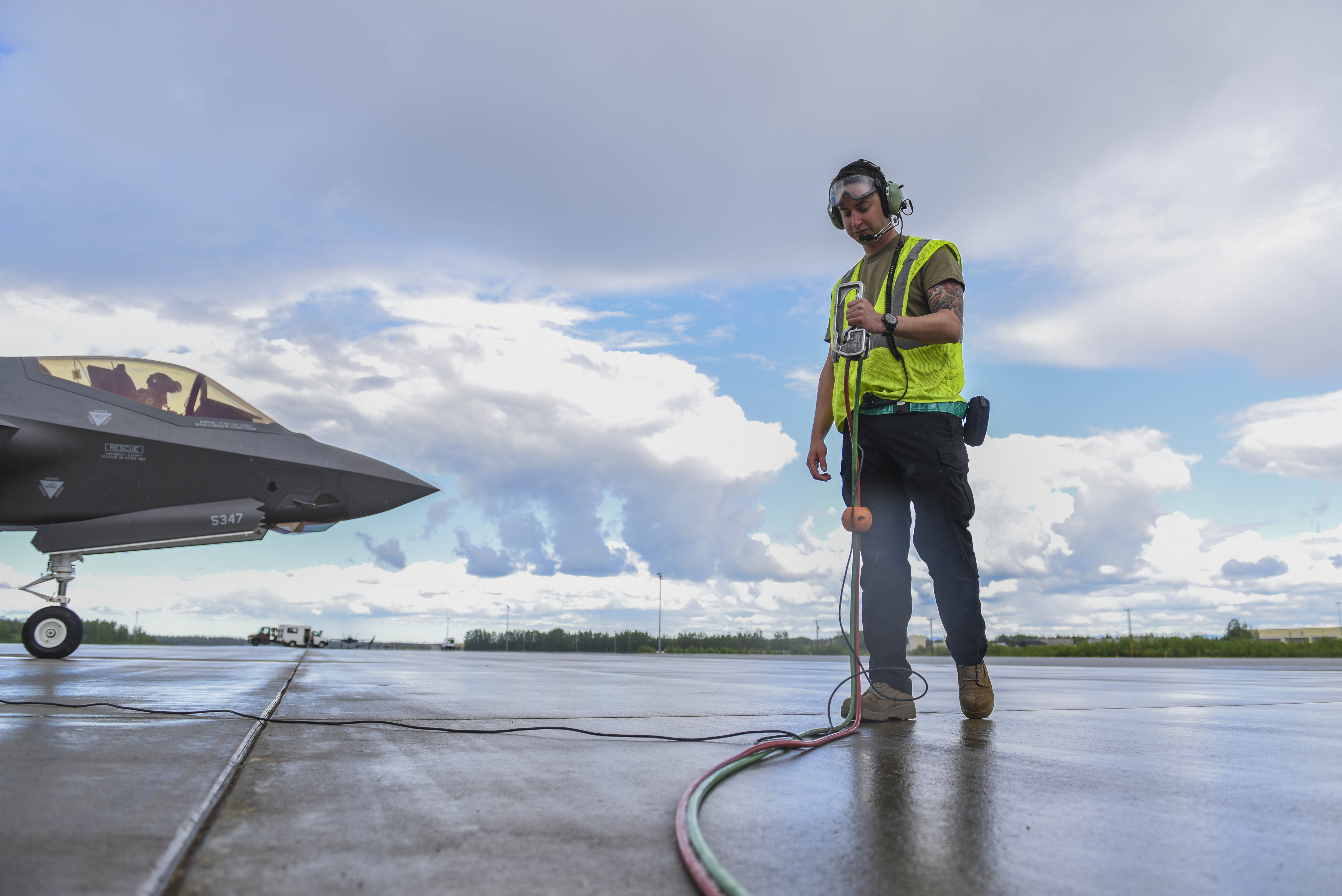 Gas, Go: Eielson Airmen perform first hot pit refueling for F-35A ...