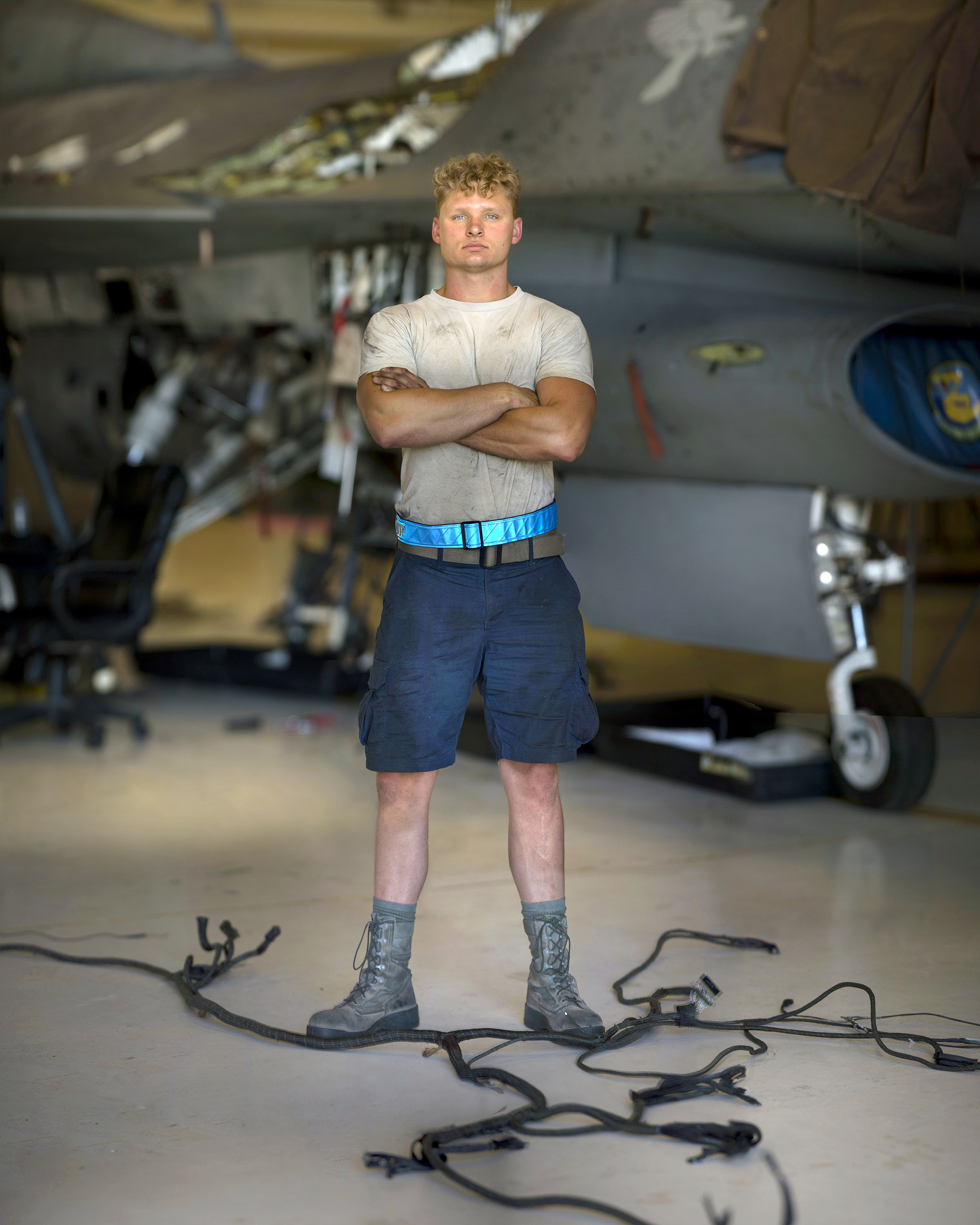 311th AMU replaces wiring throughout F-16 Viper > Holloman Air Force ...