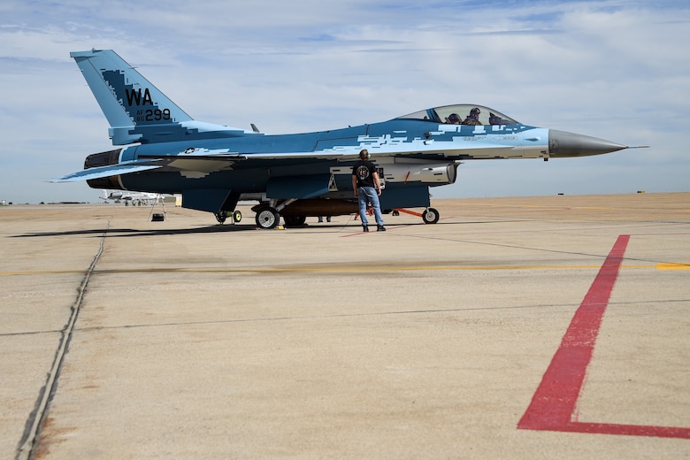 'Ghost-painted' F-16 takes to the sky > Air Combat Command > Article ...