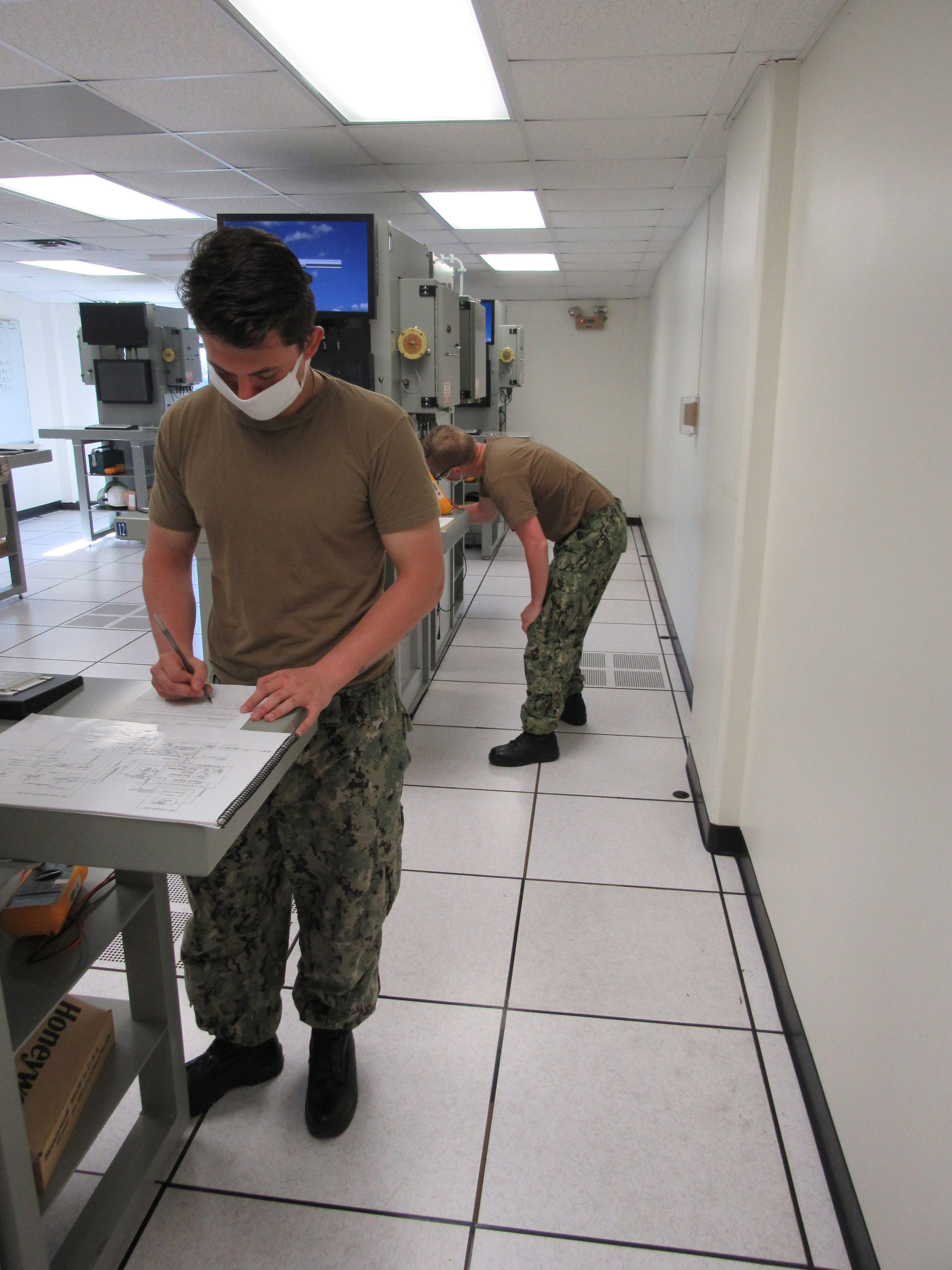 Navy's Great Lakes Schools Continue Training Sailors During Pandemic ...