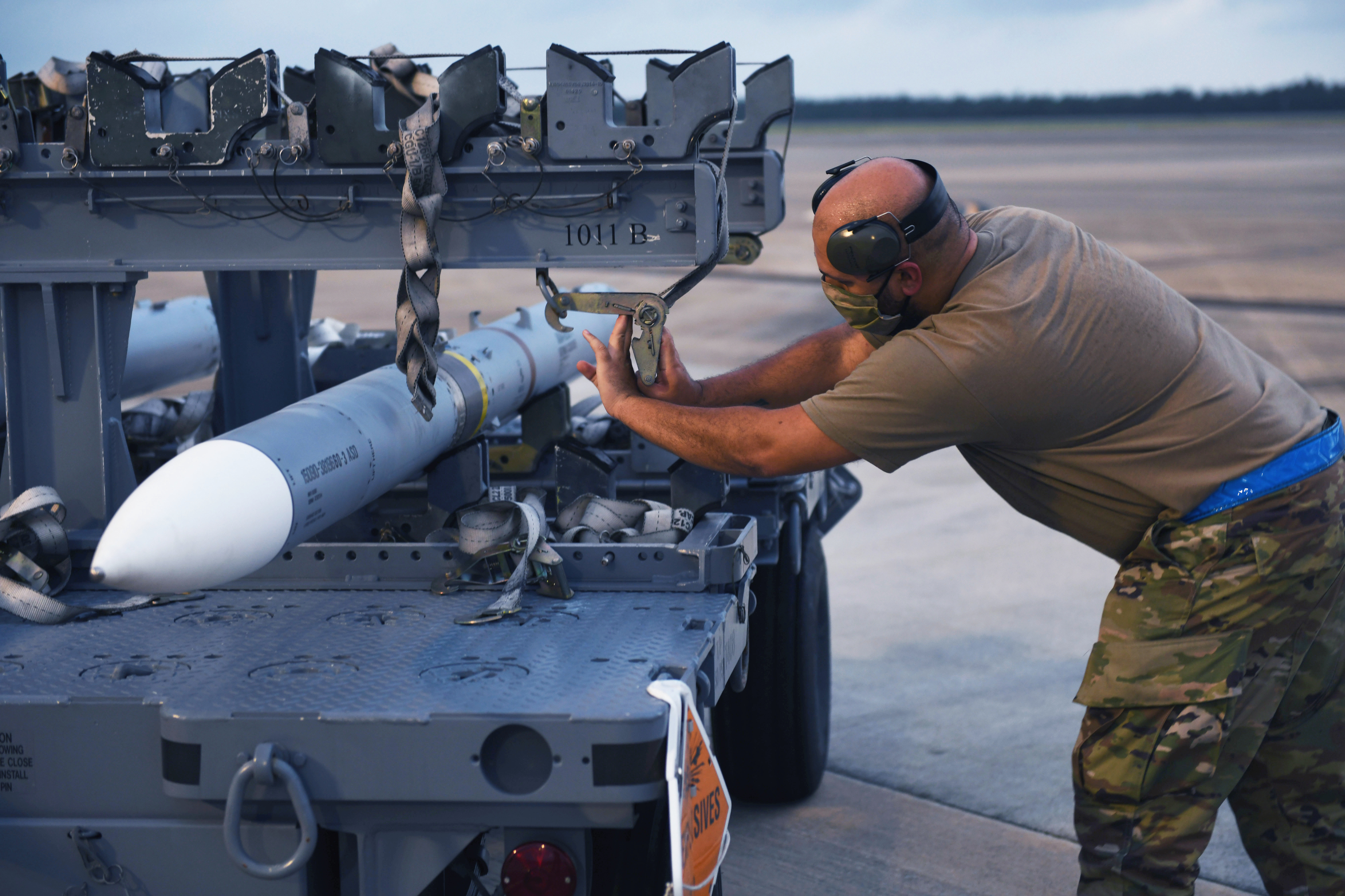 Photos: 58th AMU loads live munitions for Combat Archer > 33rd Fighter ...