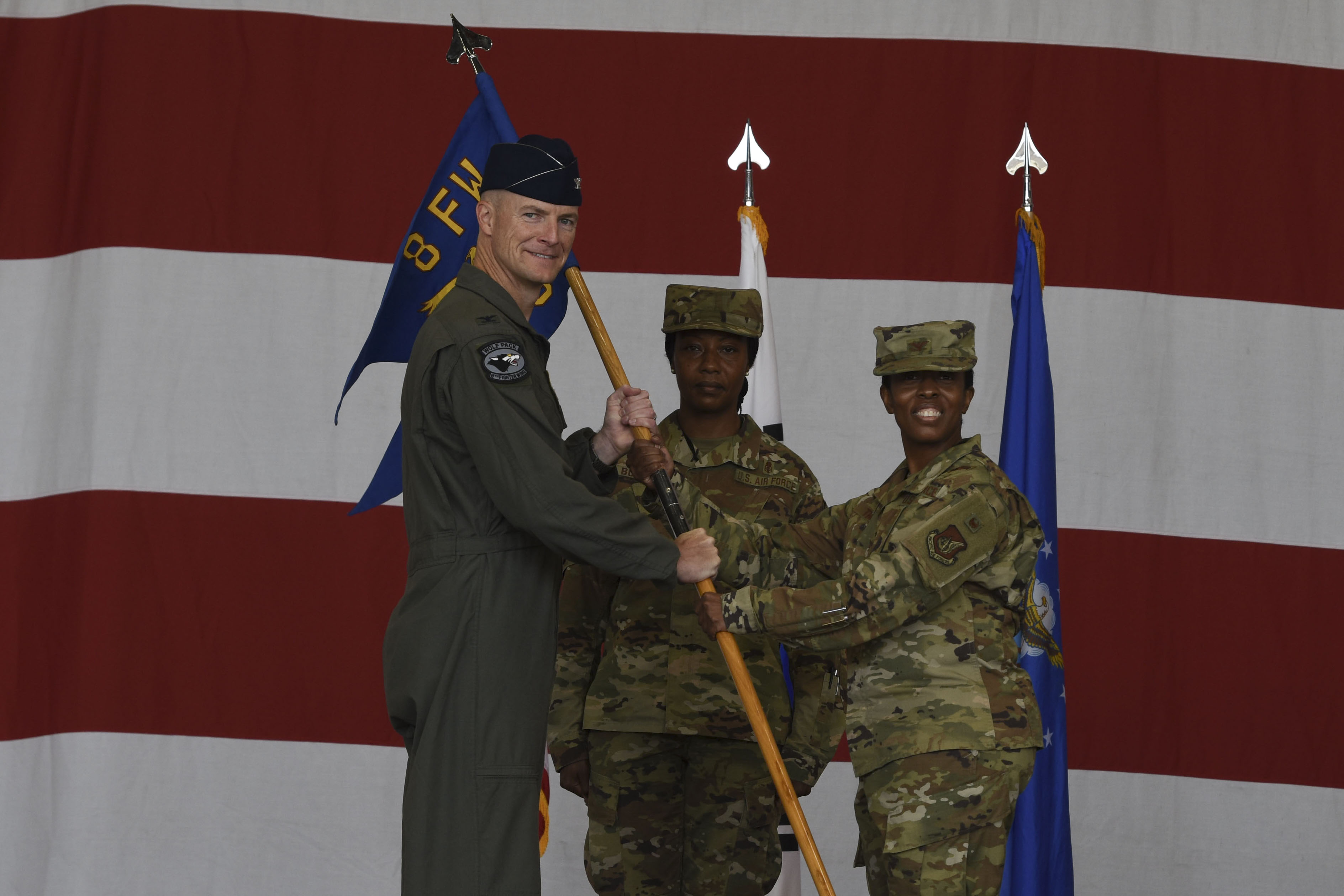 8FW commander hosts group changes of command > Kunsan Air Base ...