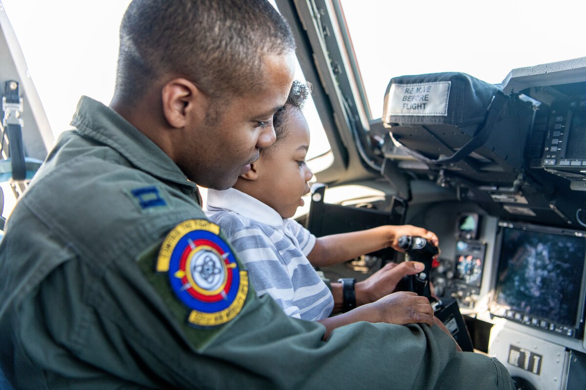 NCO achieves commissioning dream with mentor help; returns to CRW to ...