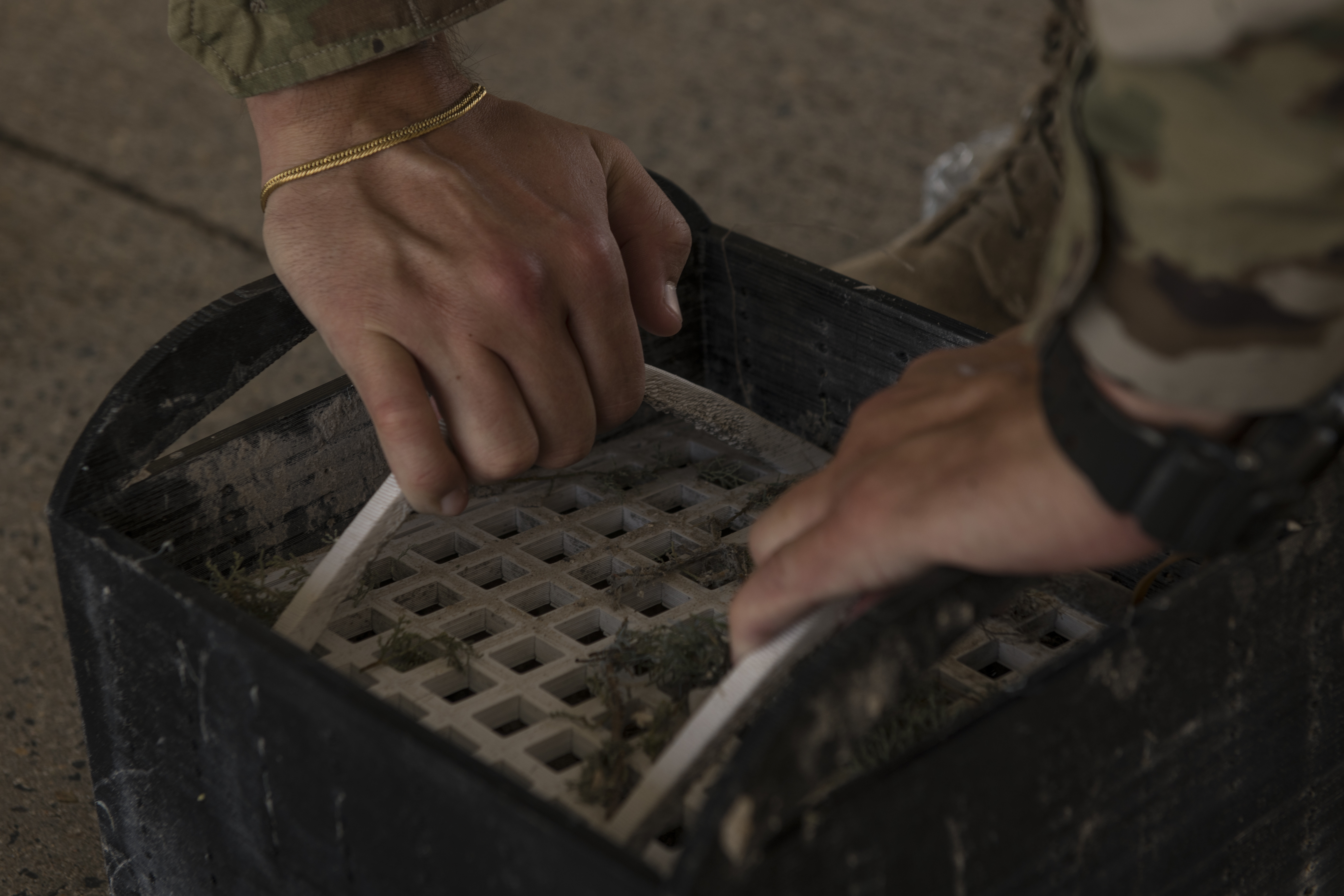 Wash rack innovation wins AFCENT Spark Tank competition > U.S. Air ...
