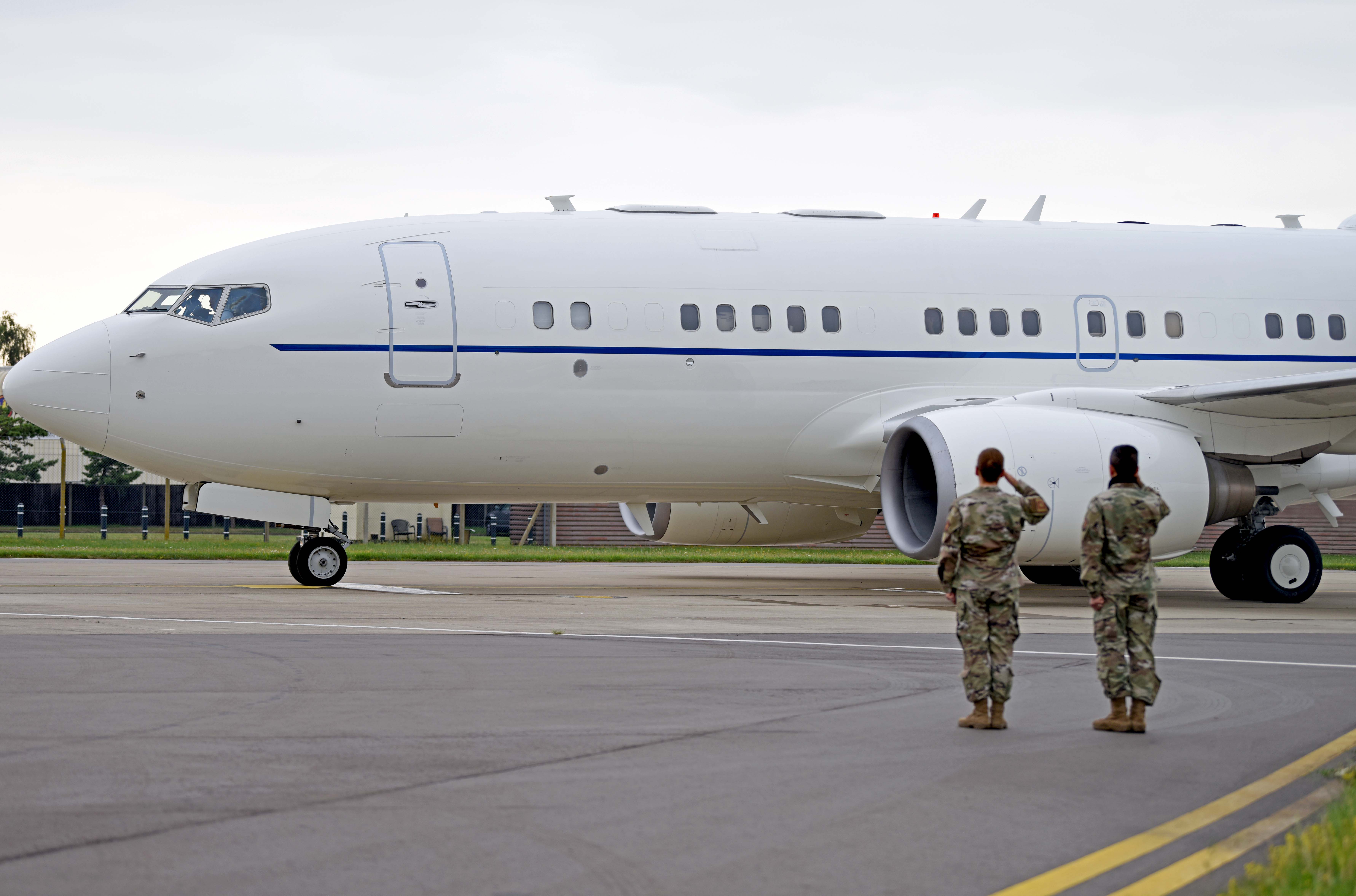 SECDEF visits Team Mildenhall > Royal Air Force Mildenhall > RAF ...