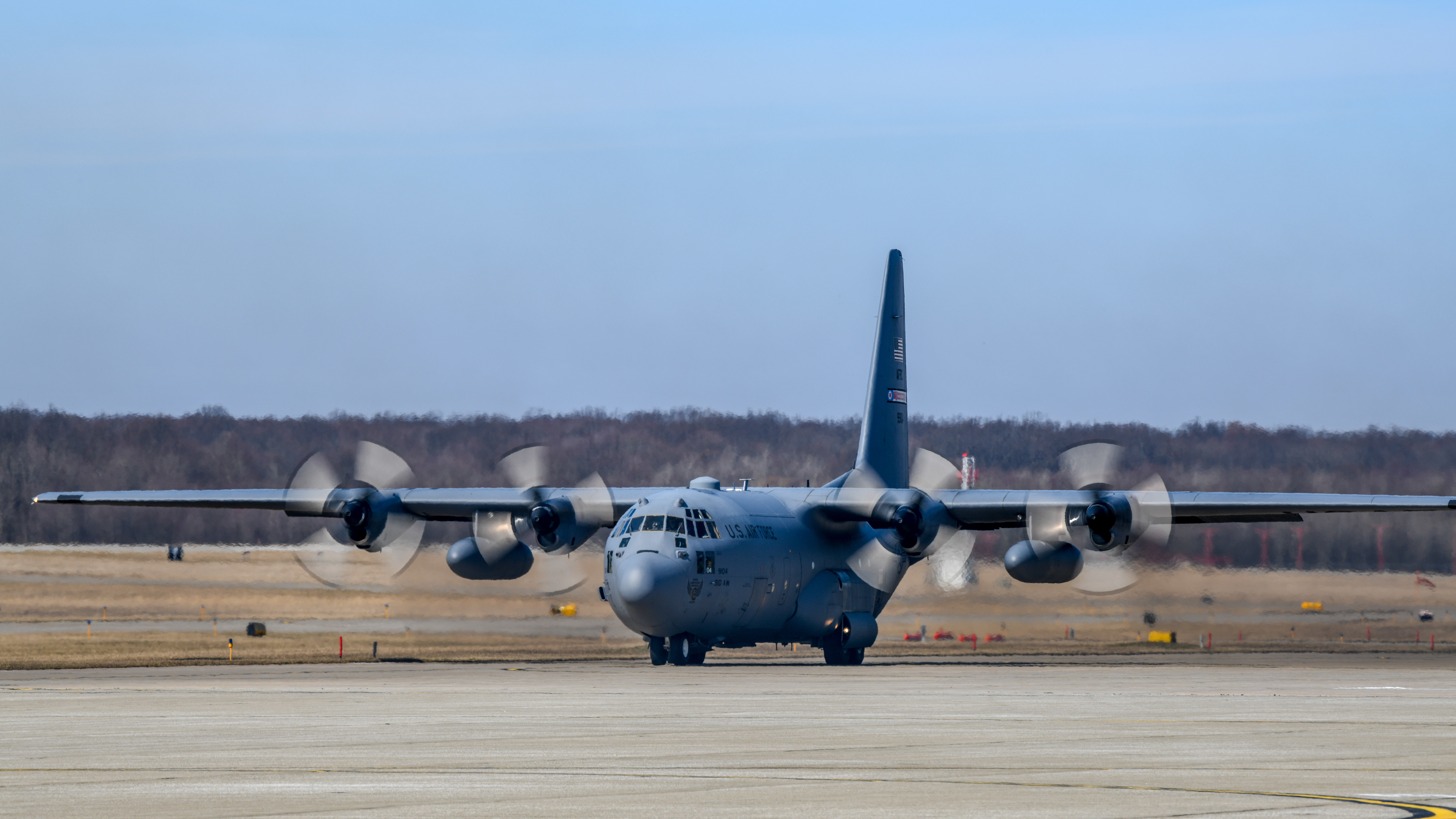 Four Hercs launch for pair of missions > Youngstown Air Reserve Station ...