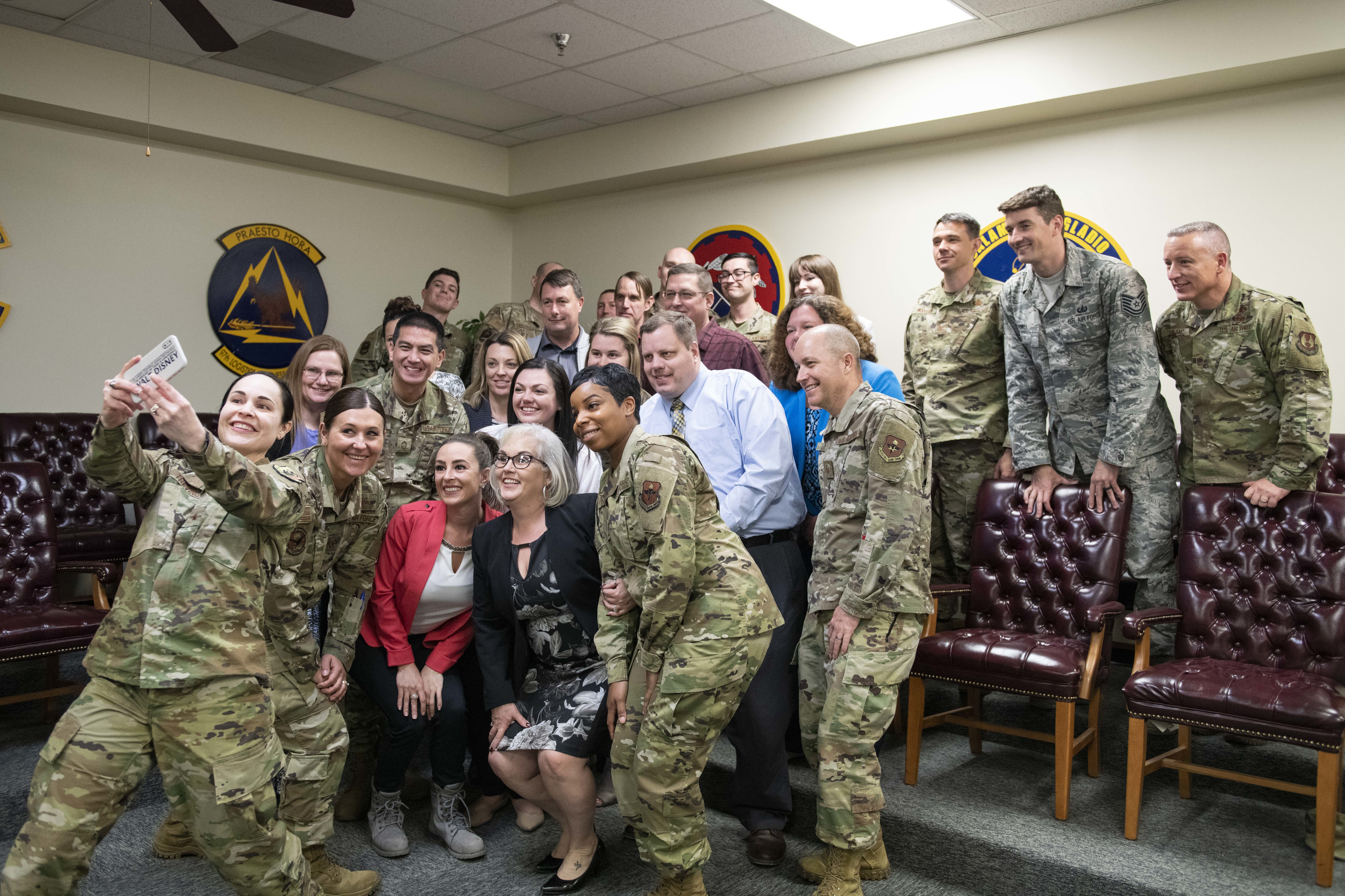 97 CONF welcomes AFICC commander to Mobility’s Hometown > Altus Air ...