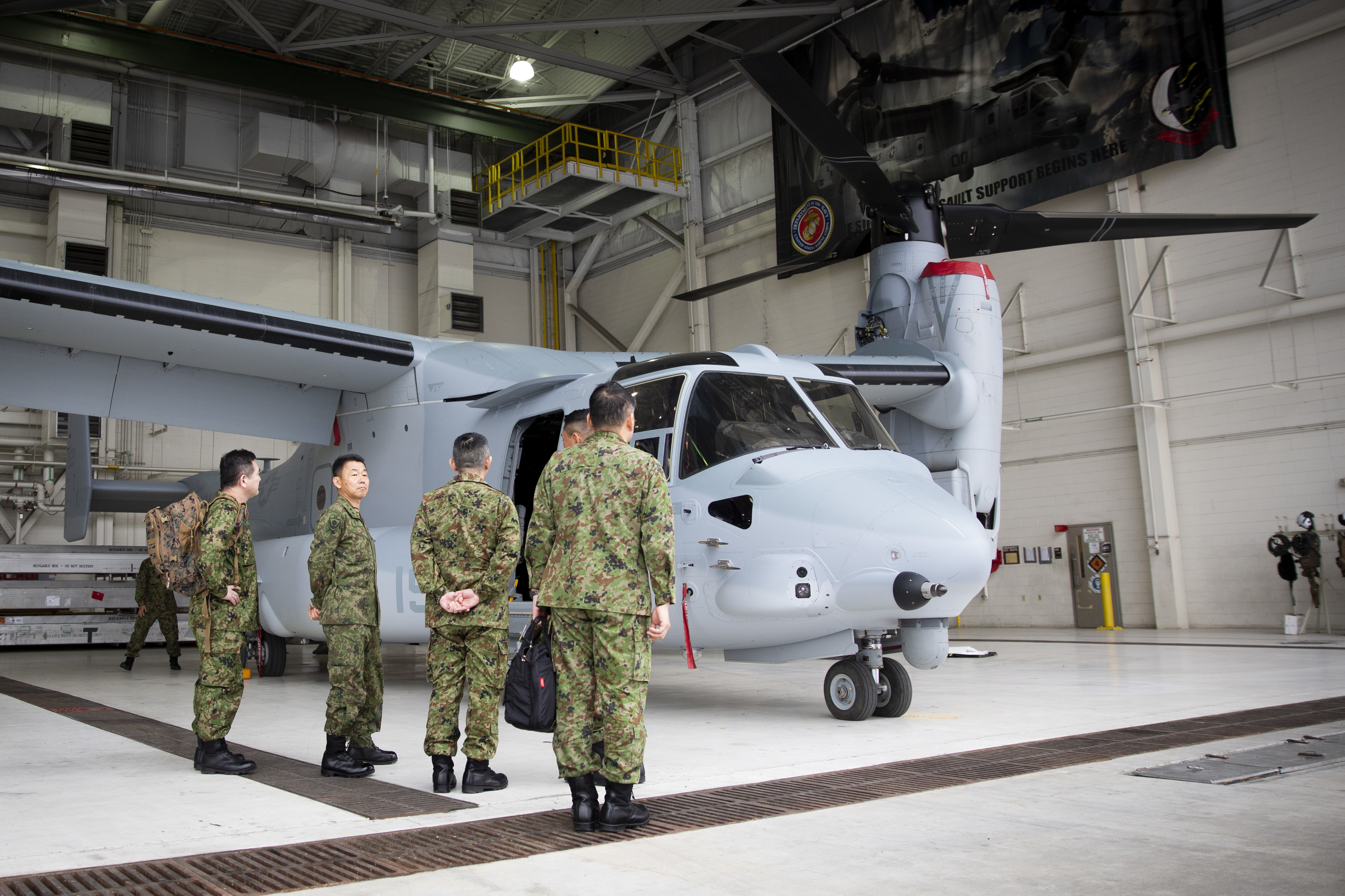 JGSDF Maj. Gen. Sakai visits VMMT-204