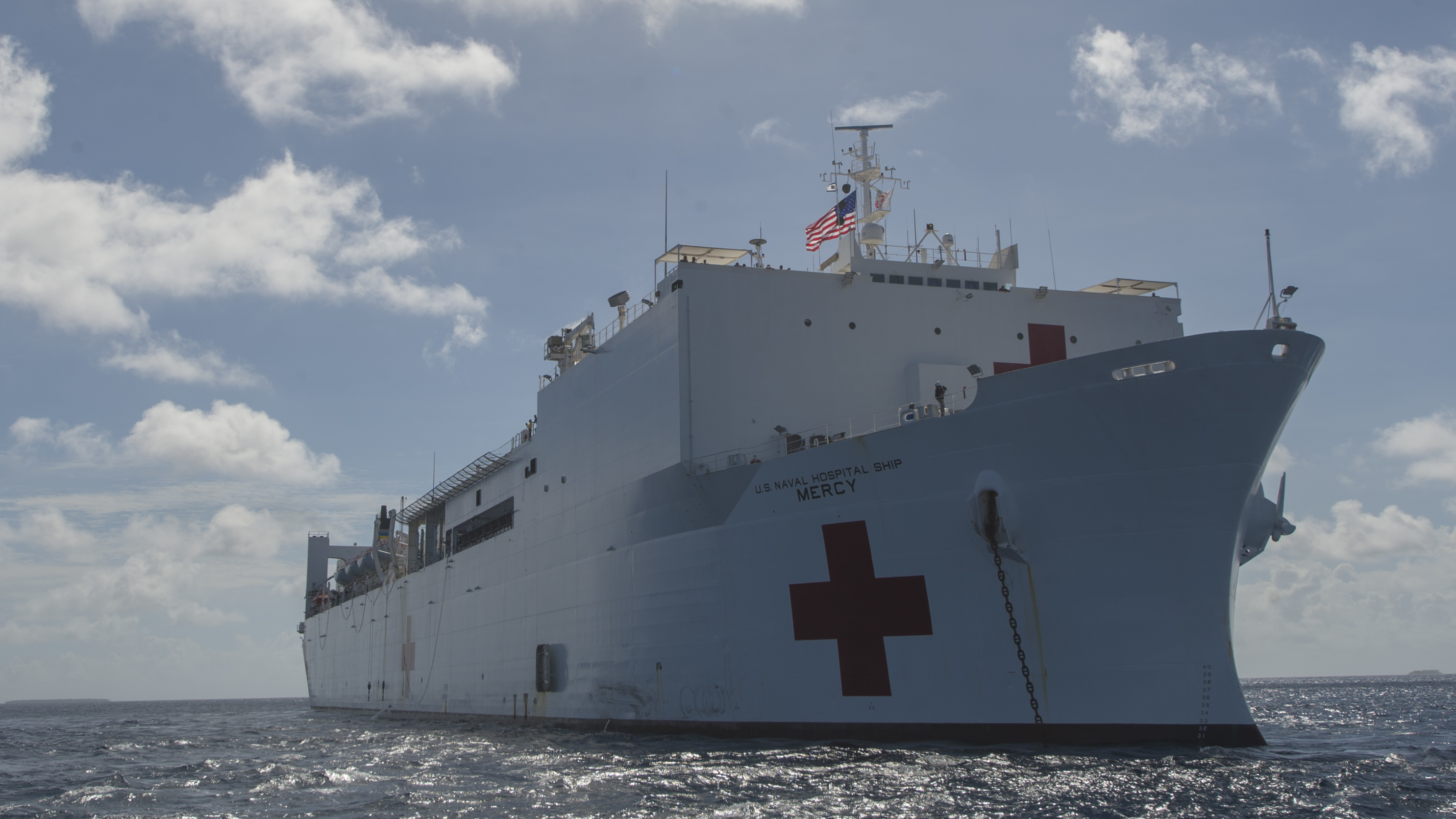 Military Sealift Command hospital ship USNS Mercy (T-AH 19) anchors in ...