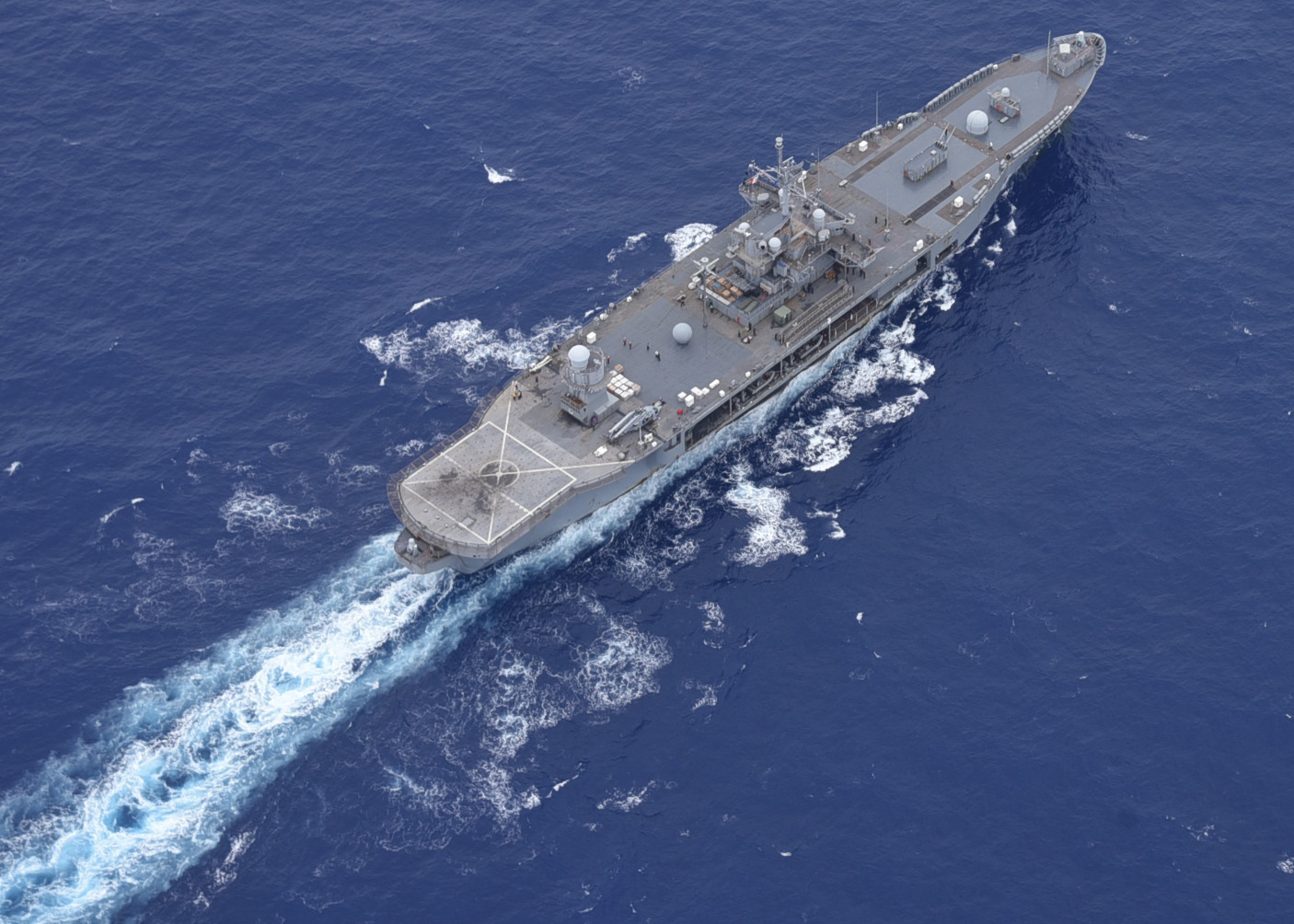 USS Blue Ridge Sails Through Underway Record > United States Navy ...