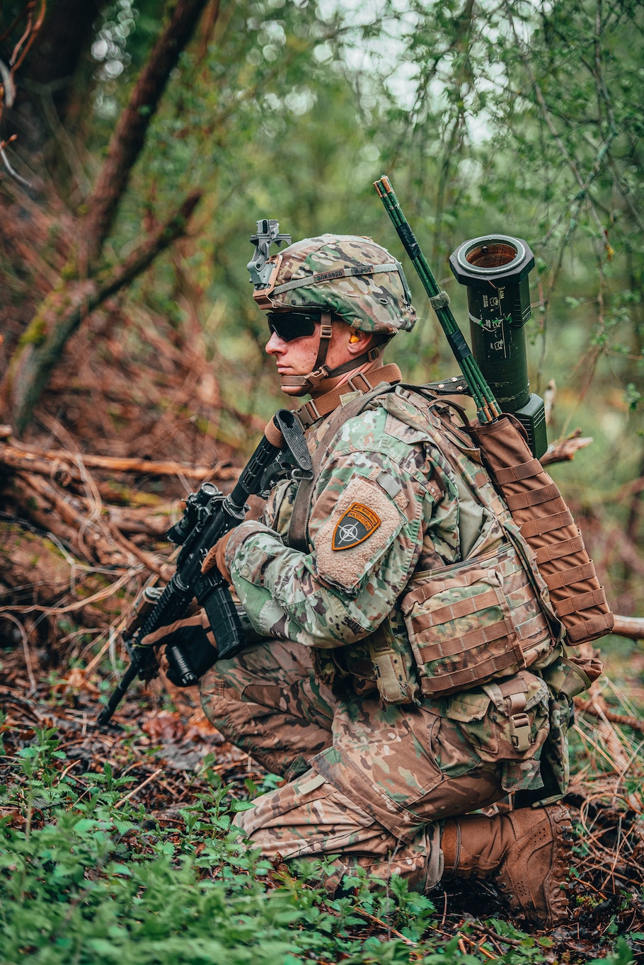 U.S. and British Soldiers conduct a reconnaissance exercise in Poland