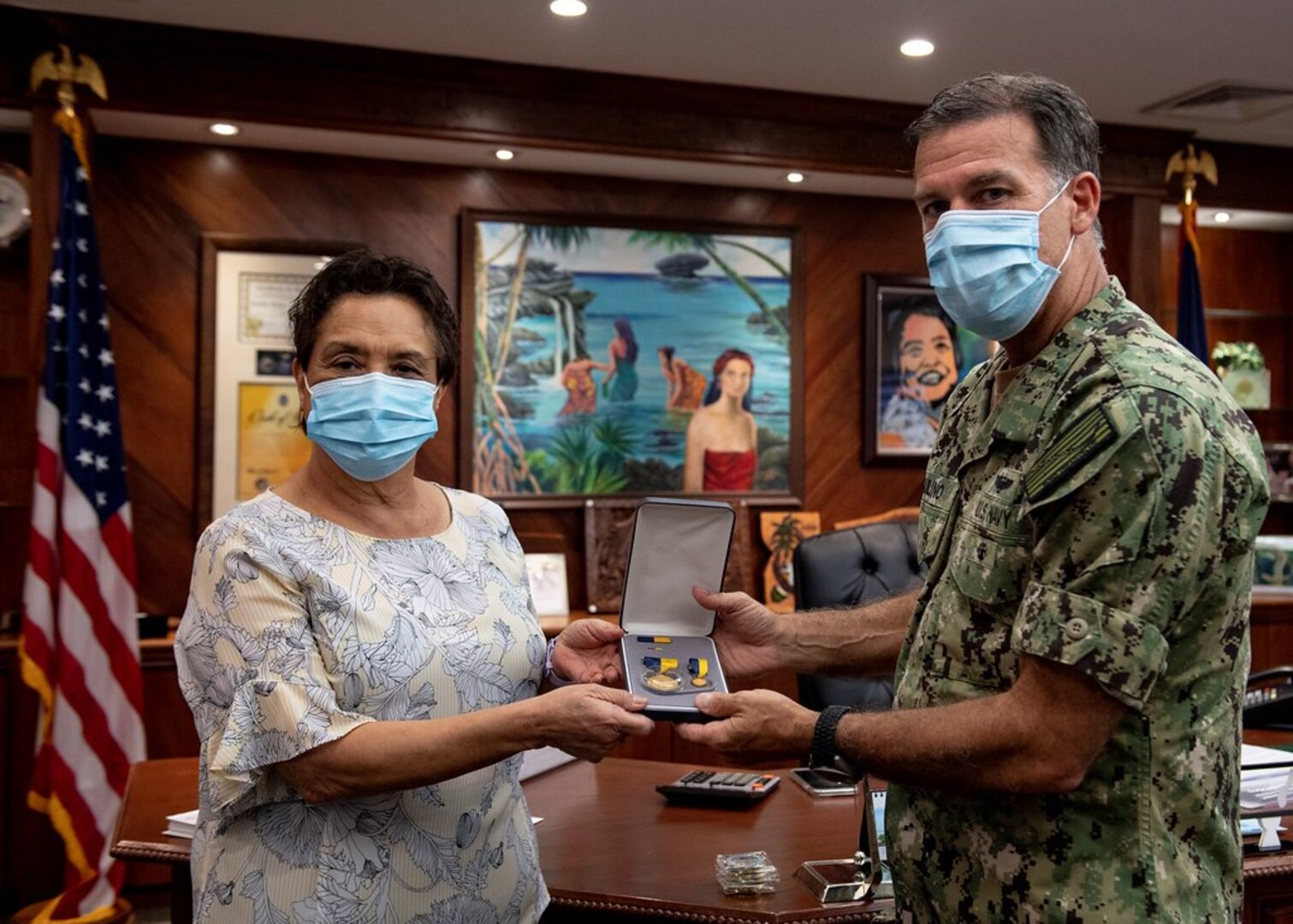 Pacific Fleet Commander Presents Guam Governor with Public Service ...