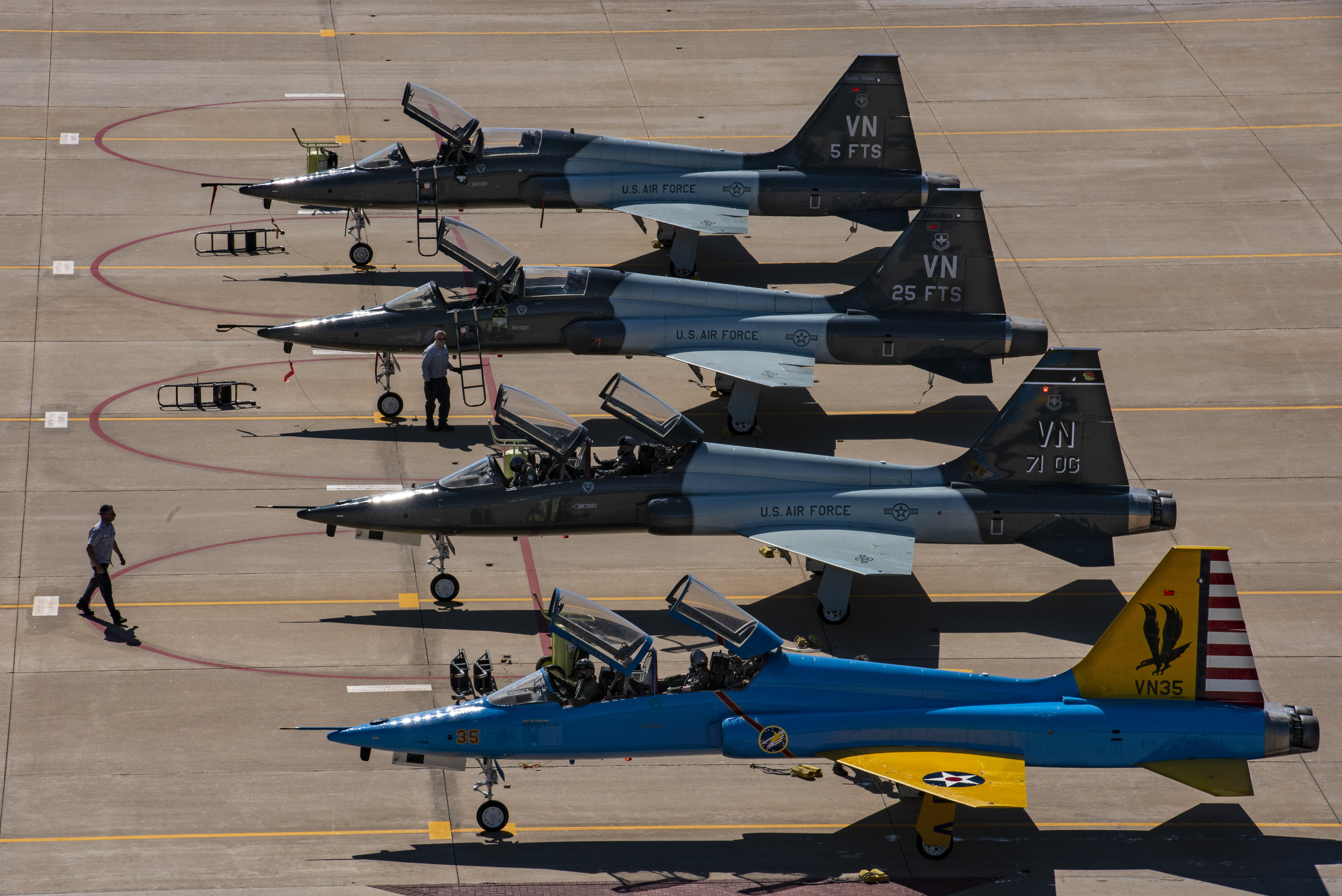 T-38 squadron changes commanders during four-ship formation over ...