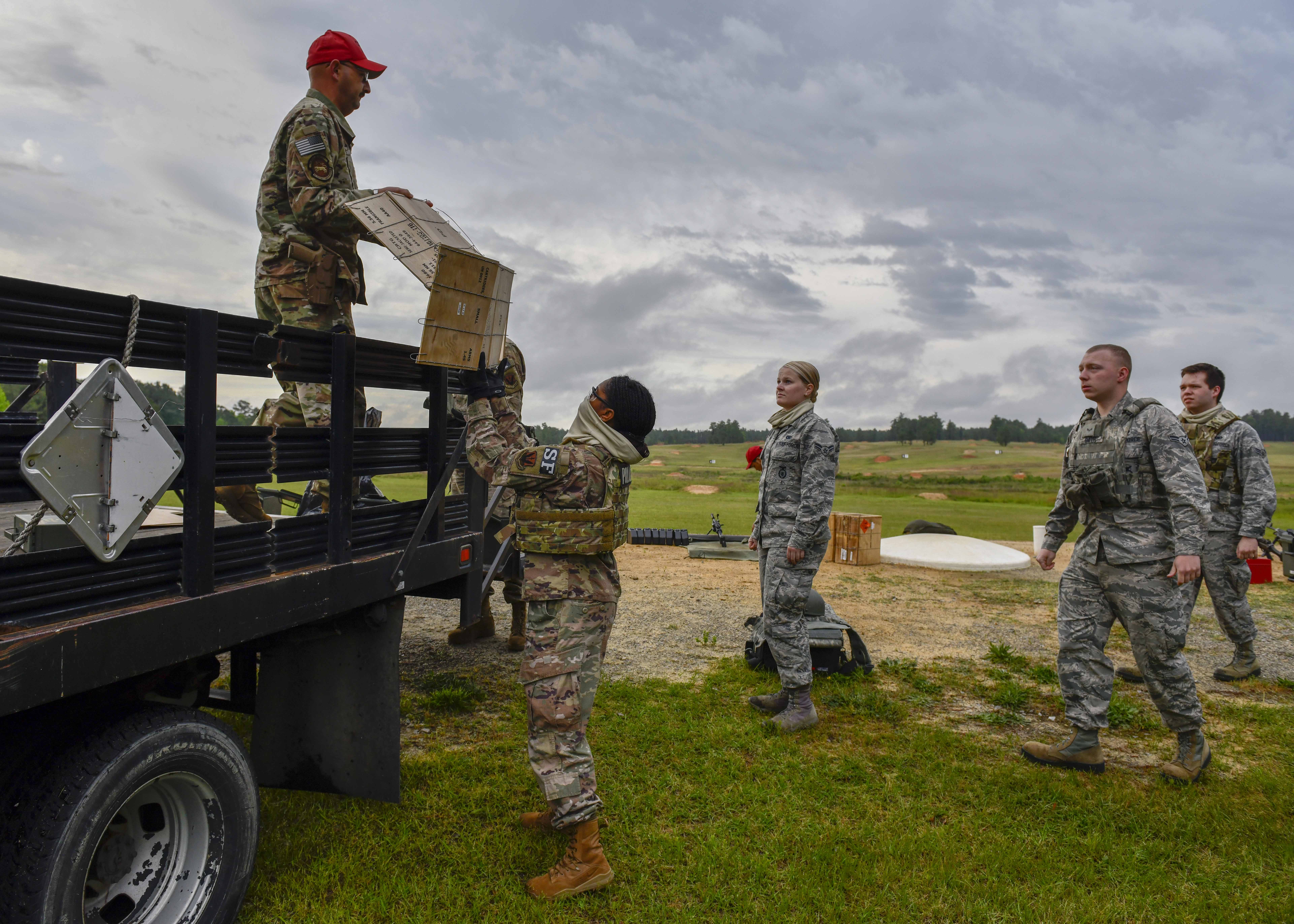 SJAFB 4th SFS Airmen Visit Fort Bragg Range to Qualify on M249 LMG ...