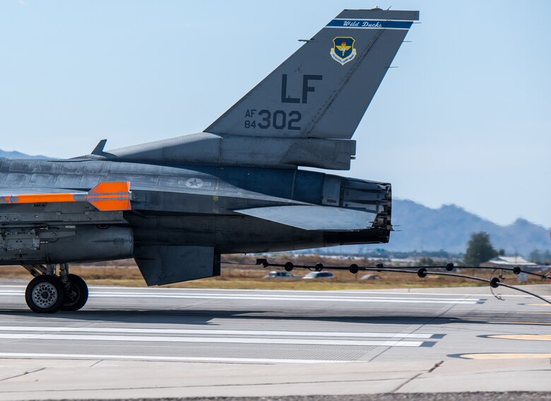 56th CES maintain arresting system, ensure safety > Luke Air Force Base ...