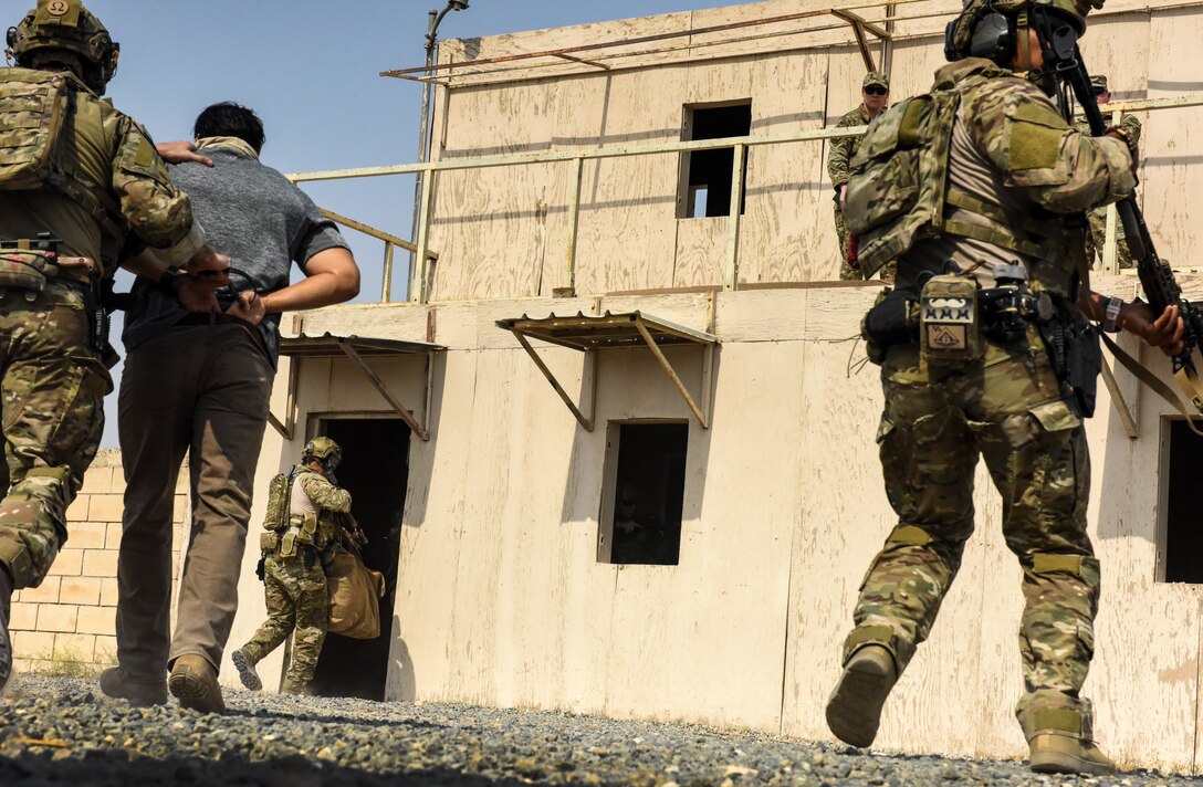 82nd EASOS Train Securing & Apprehension