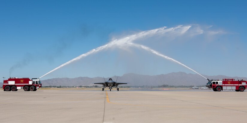 56th FW Commander takes final flight before retirement > Luke Air Force ...